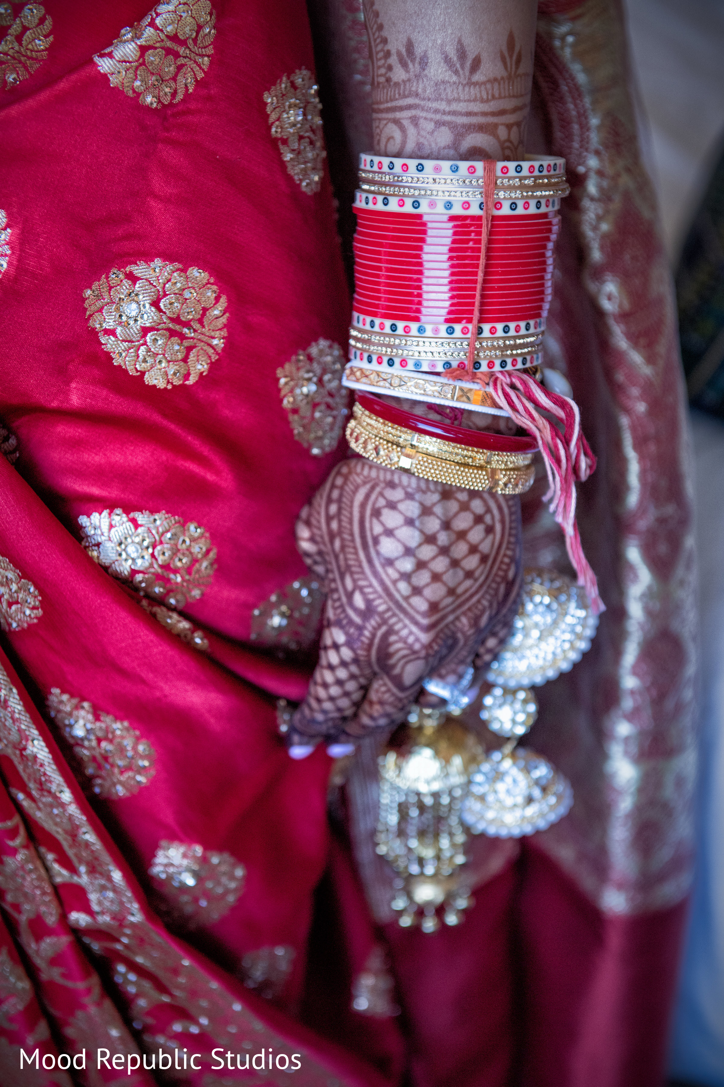 Bengali bride's jewelry and mehndi. | Photo 100778