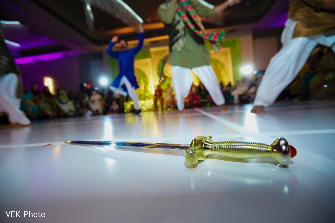 Sword photography at mehndi party | Photo 103692