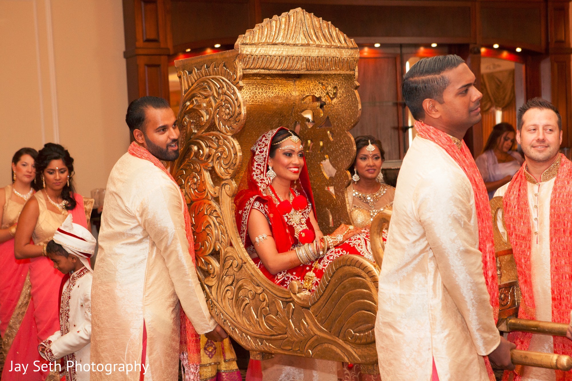 Beautiful bride carried in on a palanquin. | Photo 105180