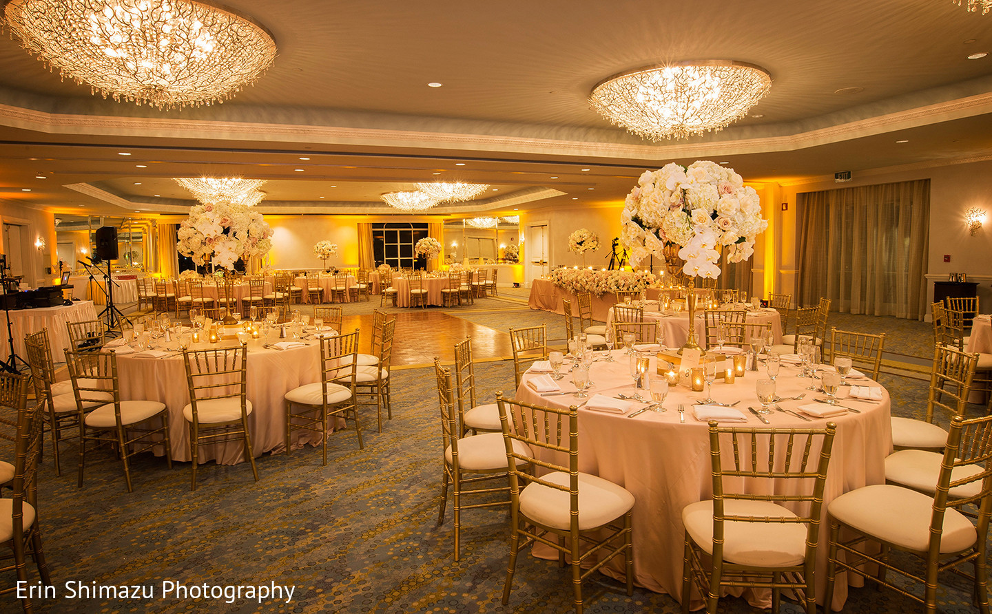 Golden themed wedding decor | Photo 108611
