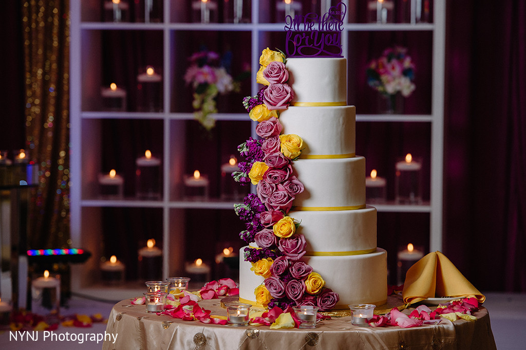 Dreamy five layer wedding cake. | Photo 112022