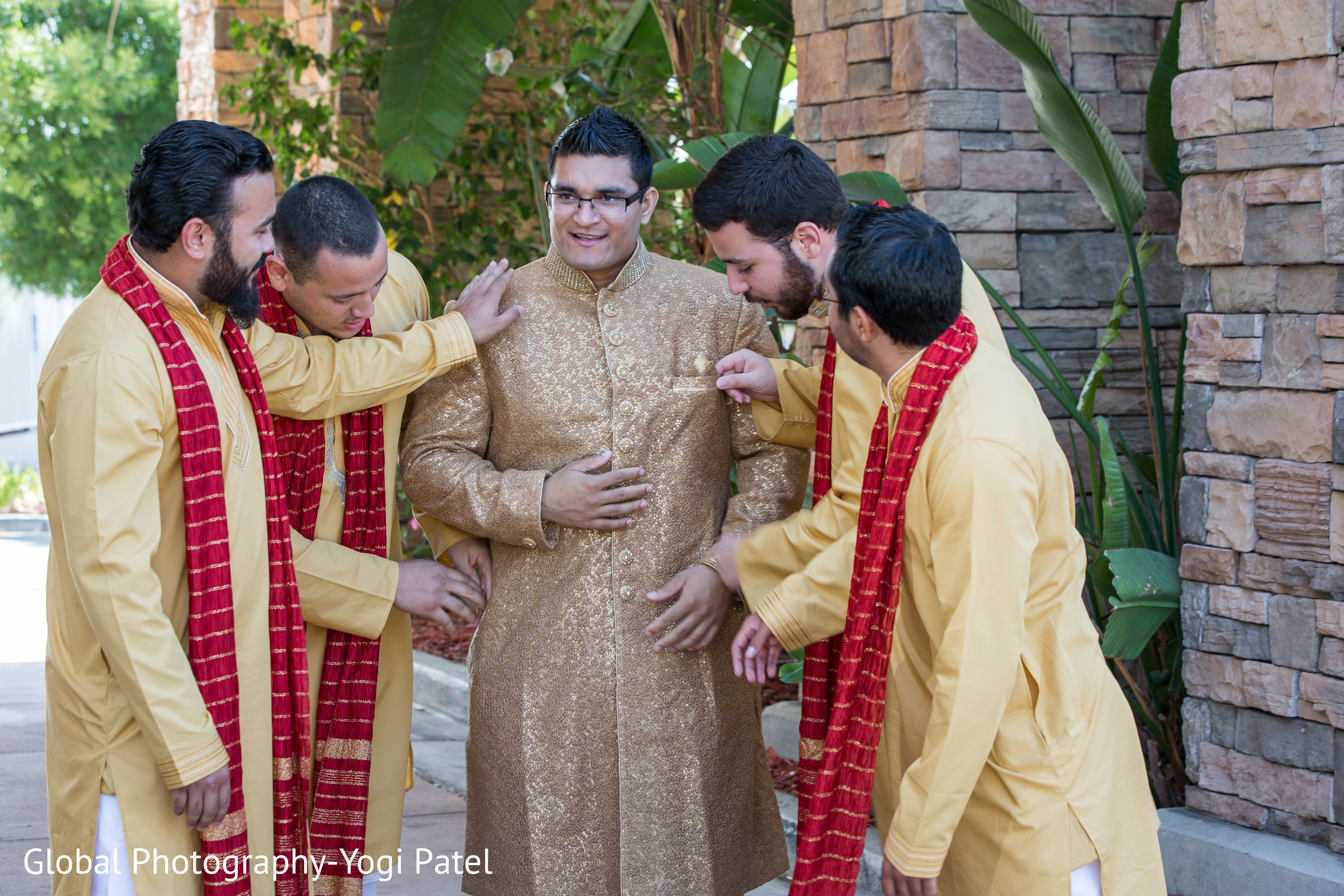 Indian groomsmen in yellow sherwanis. | Photo 122223