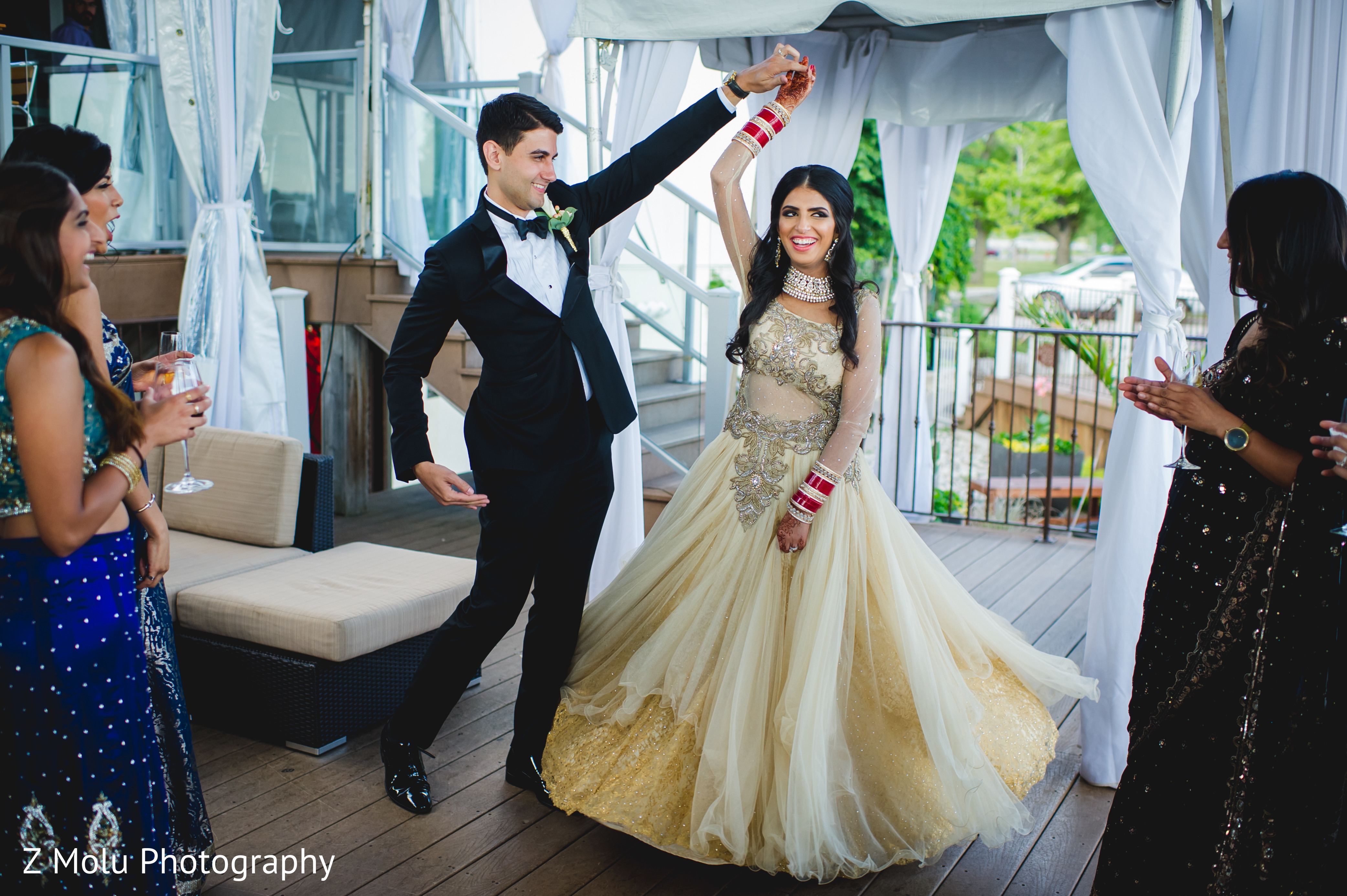 Indian bride and groom arriving at wedding reception | Photo 123187