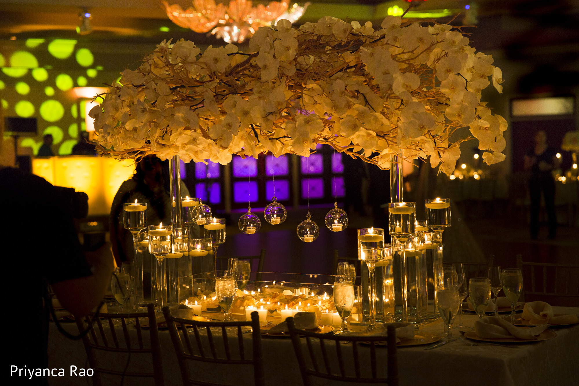 Dreamlike indian wedding table set up | Photo 129757