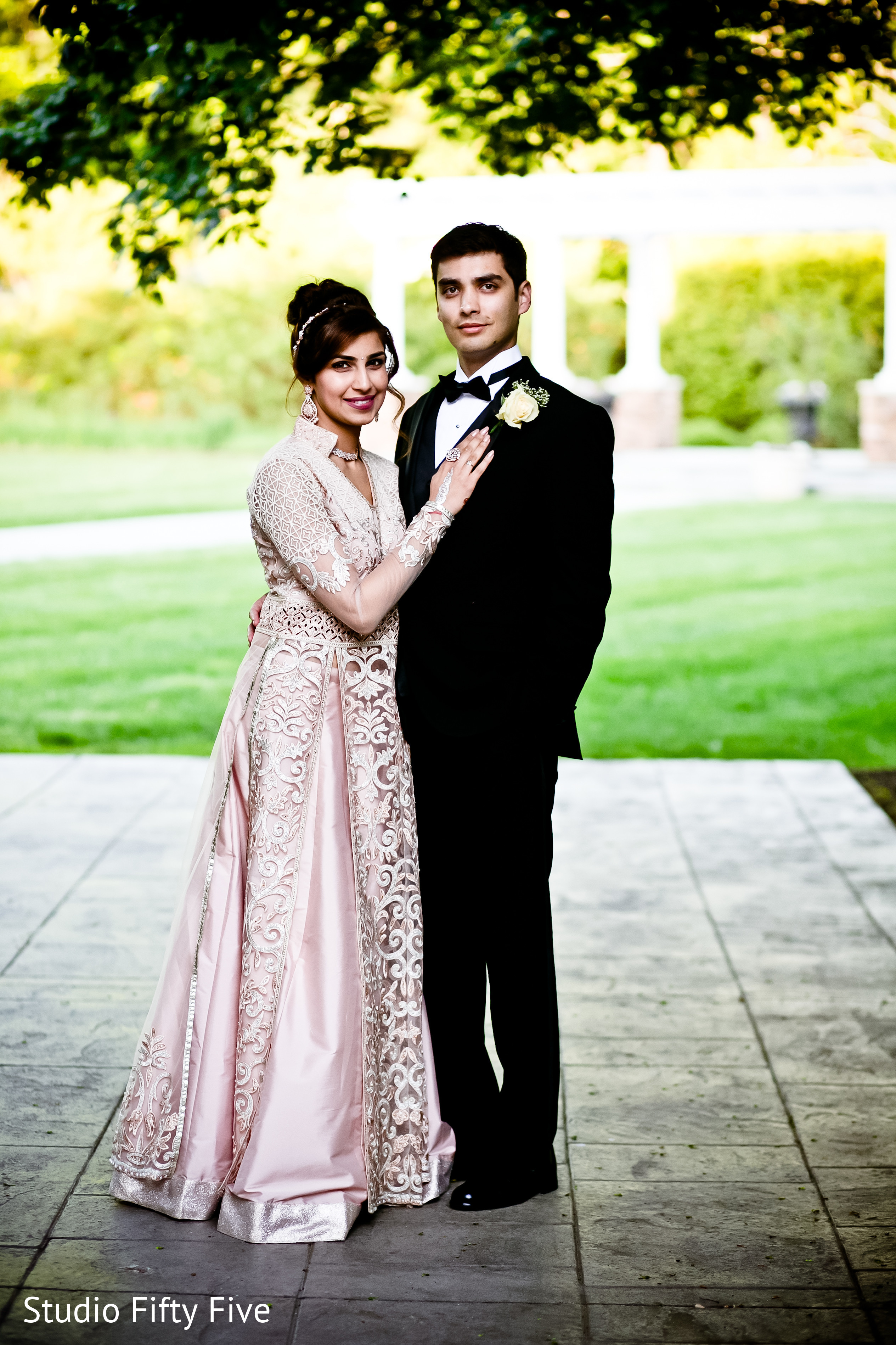 Stylish Indian Parsi bride and groom. | Photo 130670