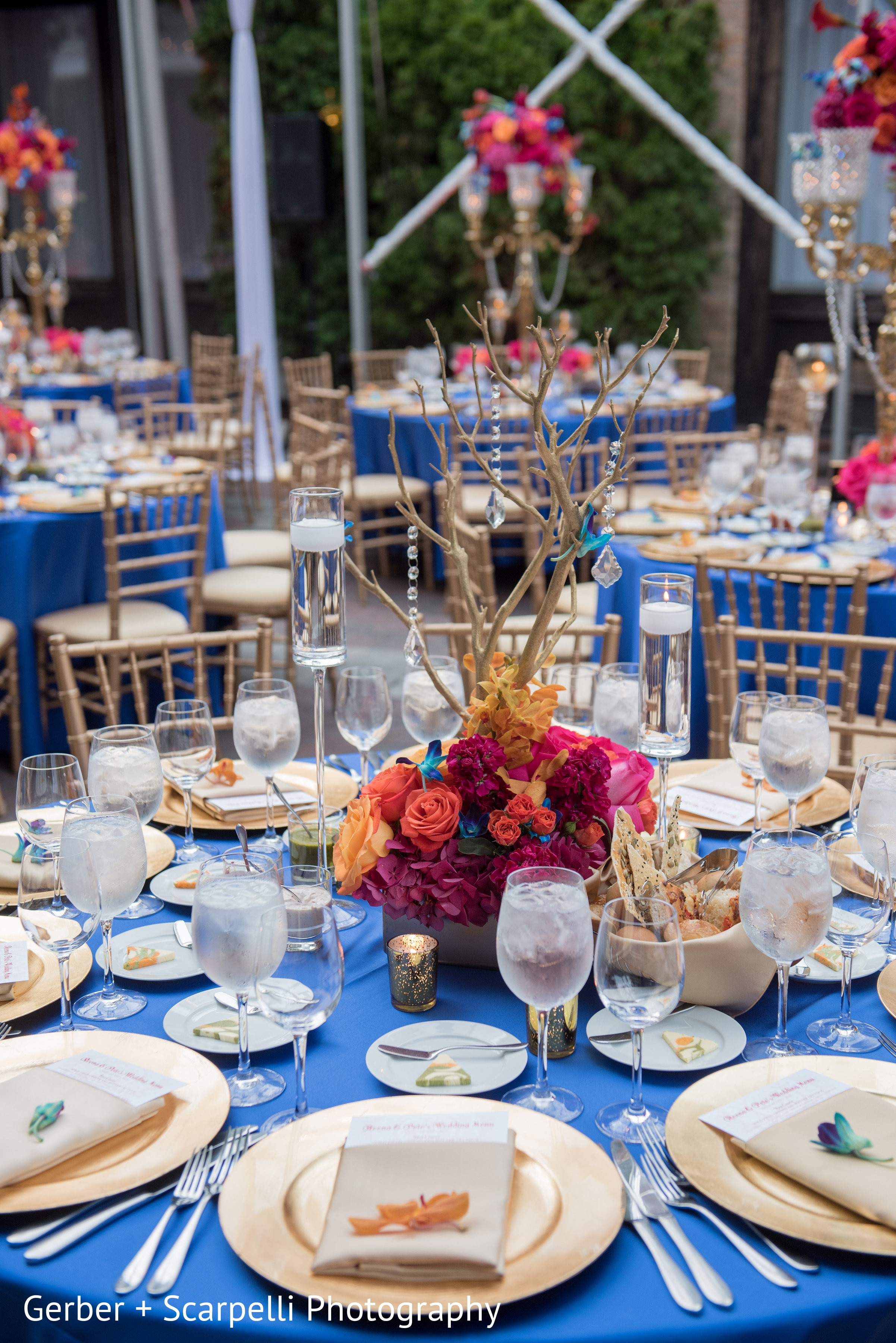 Lovely indian wedding table centerpieces | Photo 141114