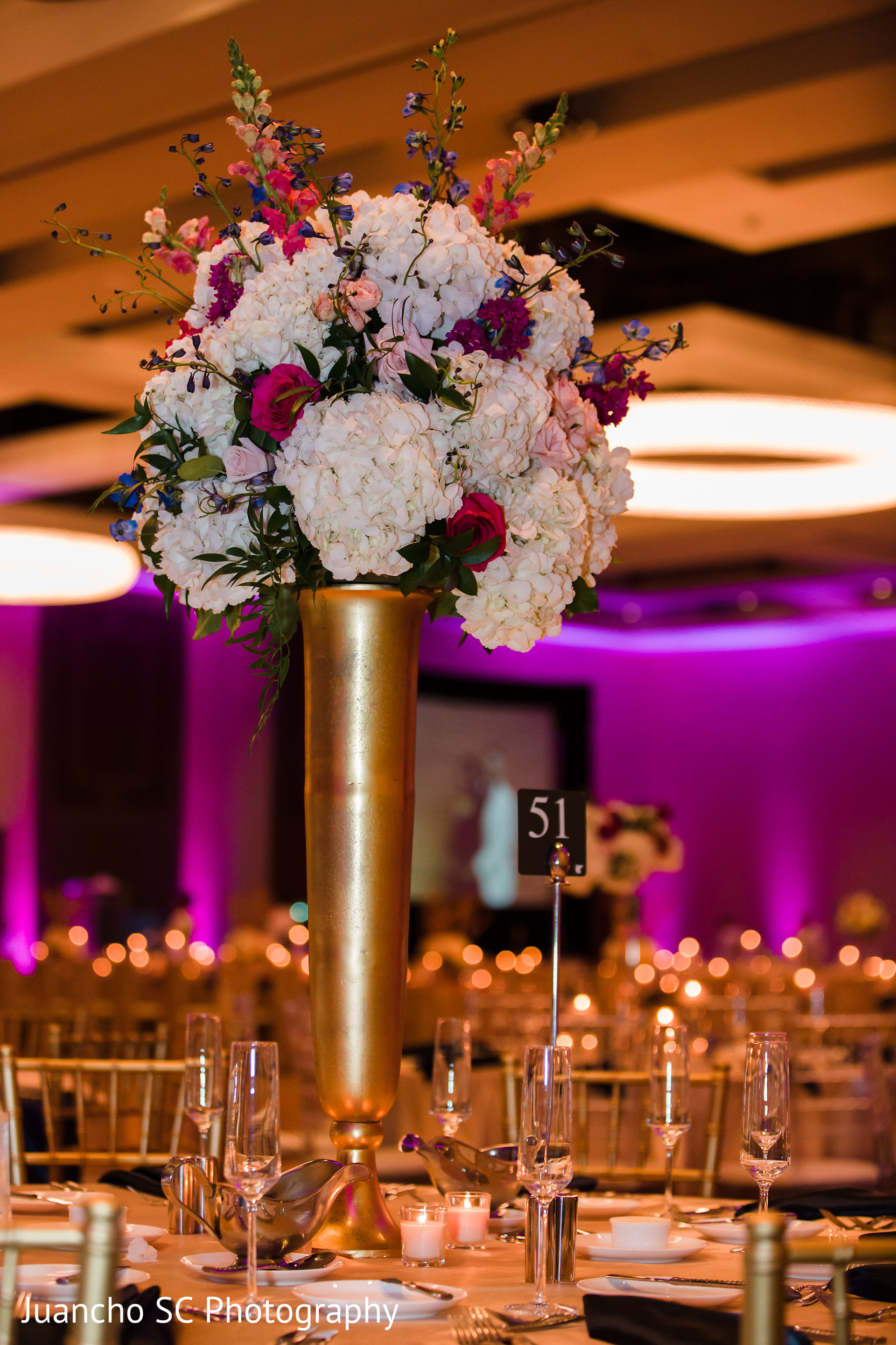 Magnificent Indian wedding floral centerpiece. | Photo 143254