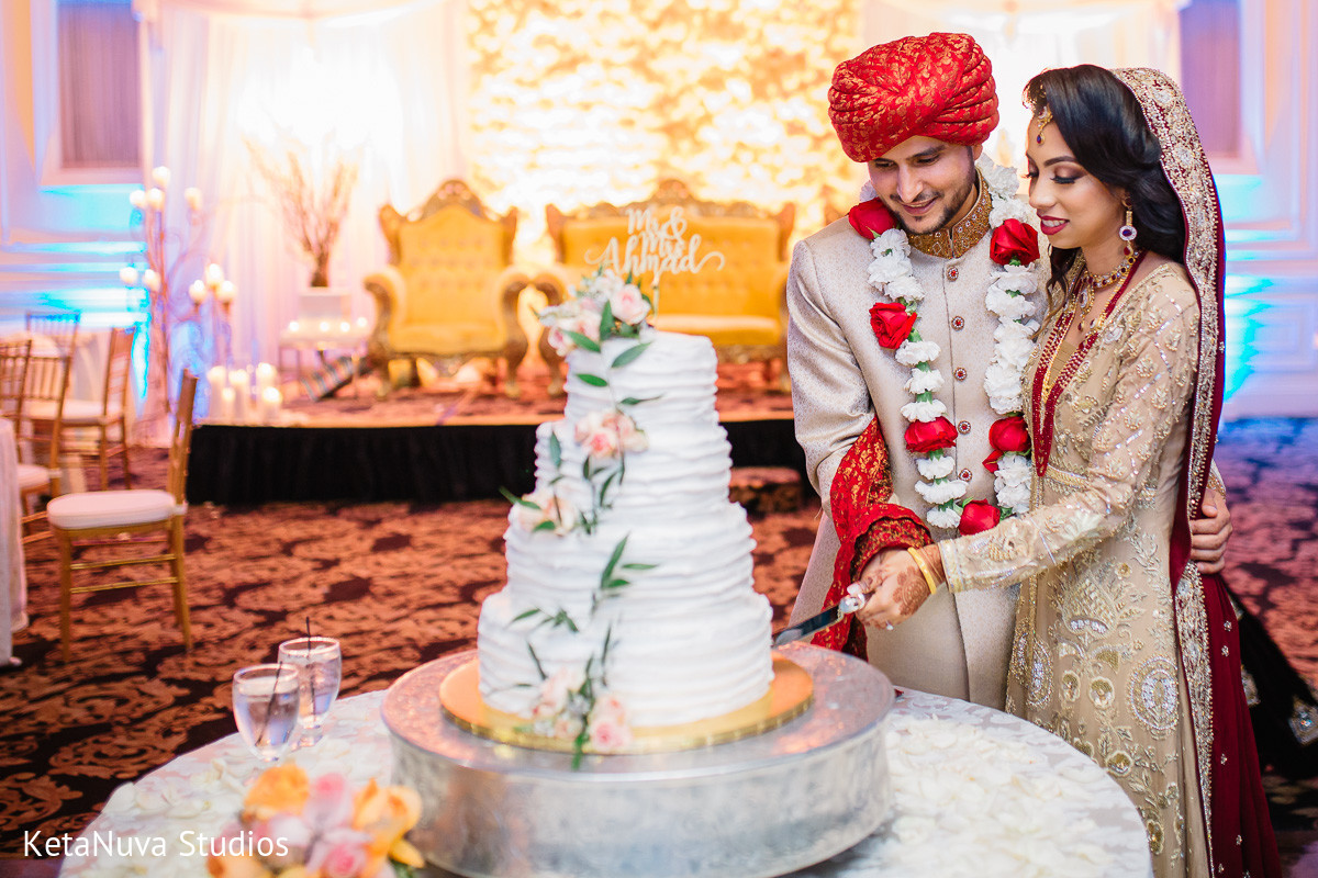 Pakistani wedding cake cutting. | Photo 144032