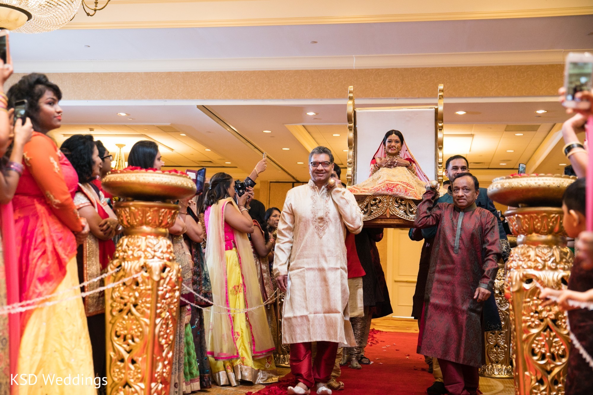 Beautiful bride carried in on a palanquin. | Photo 147360