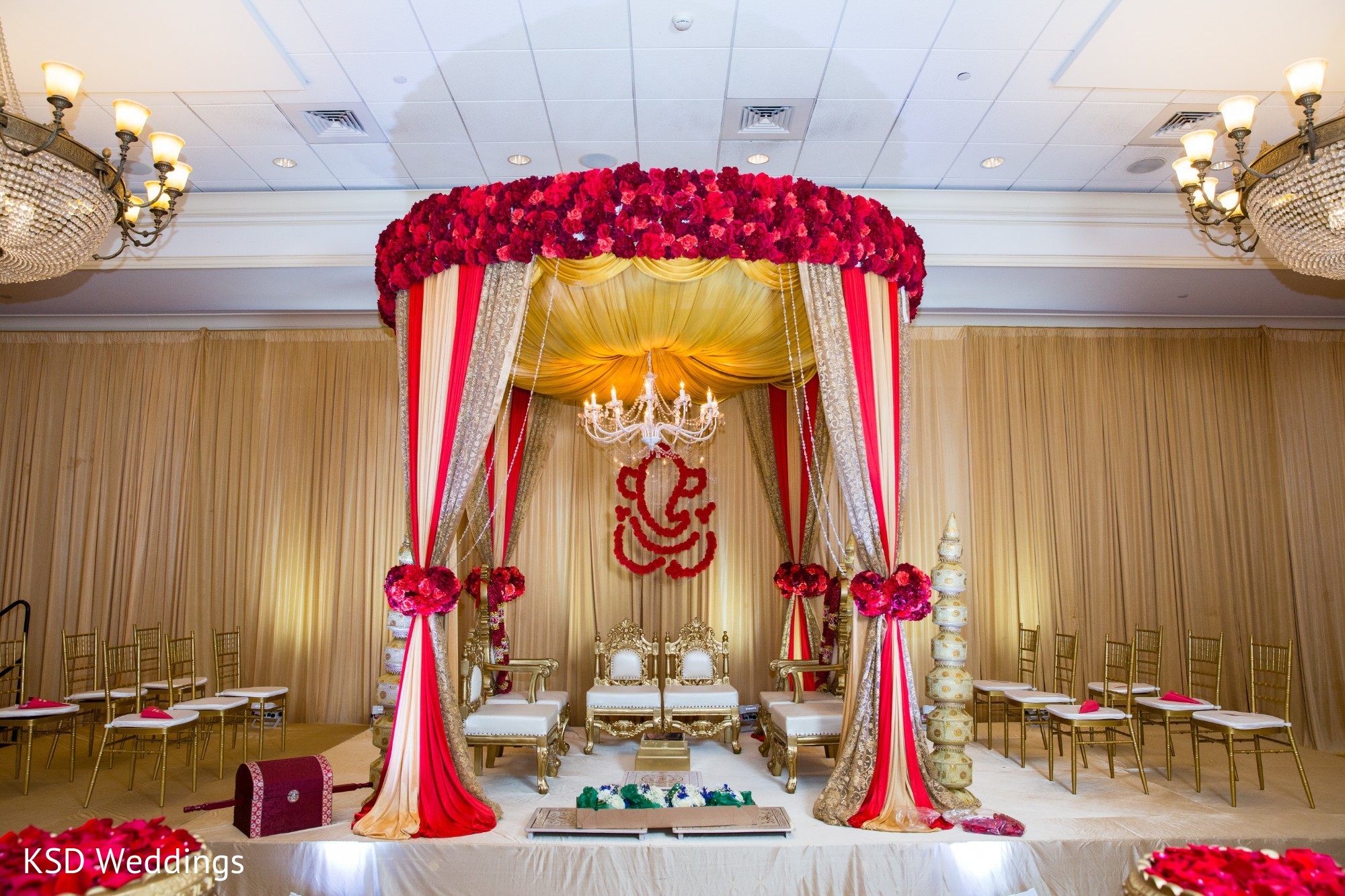 Absolute beautiful mandap. | Photo 147400