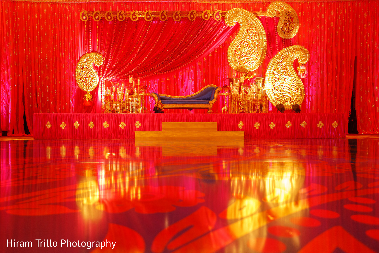 Vibrant sangeet stage. | Photo 150399