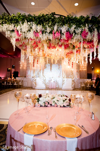 Astonishing indian couple's wedding reception table decor | Photo 158728