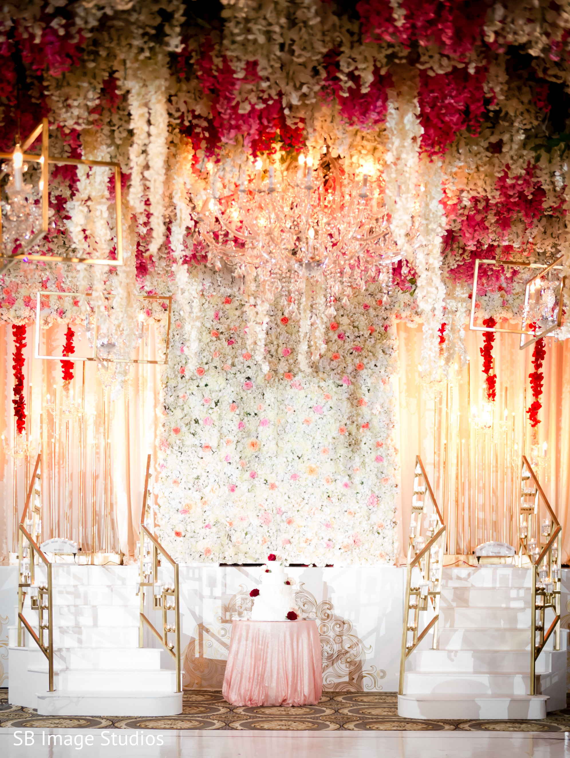 Majestic indian wedding reception decor | Photo 158757