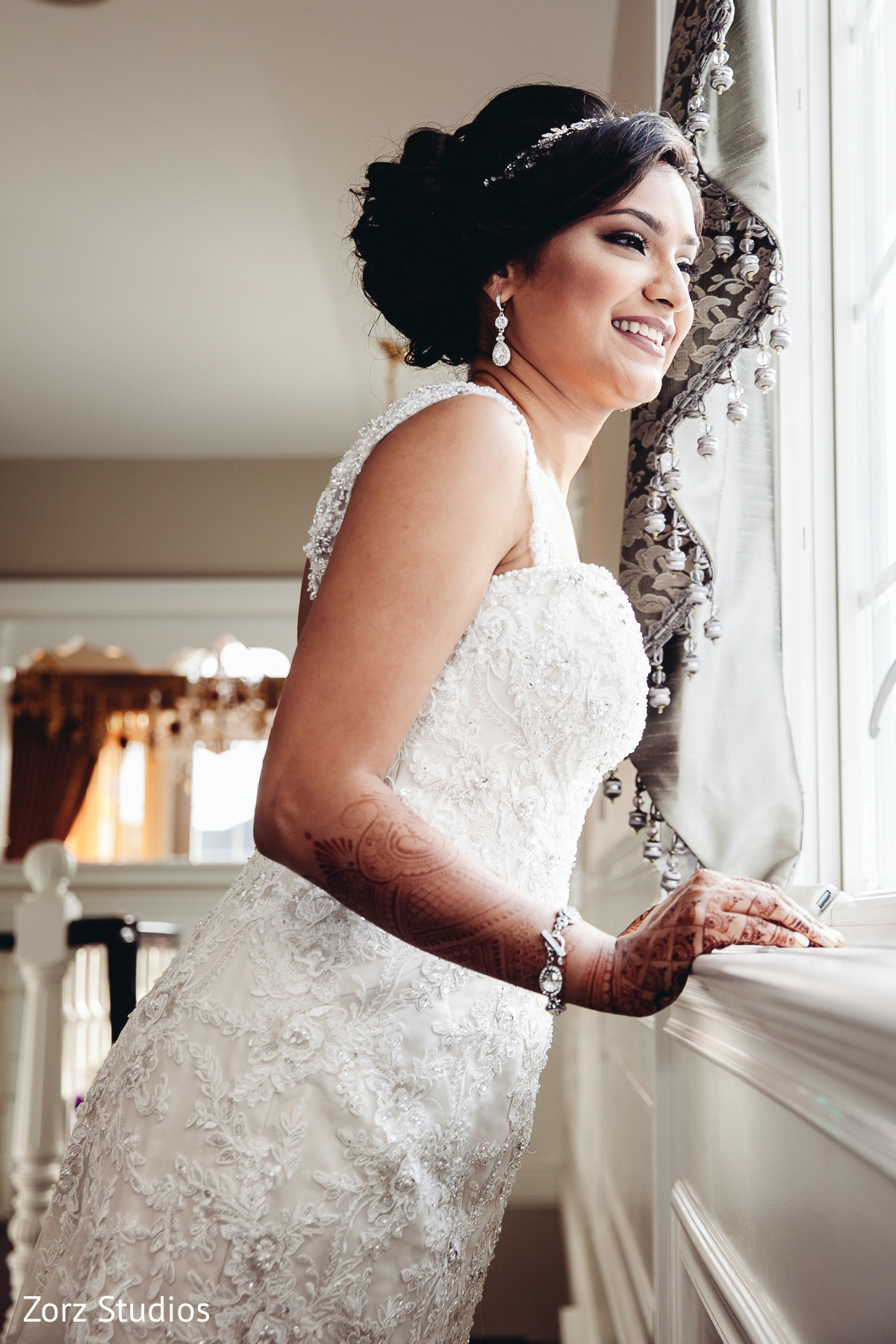 Sweet indian bride looking out the window | Photo 161140