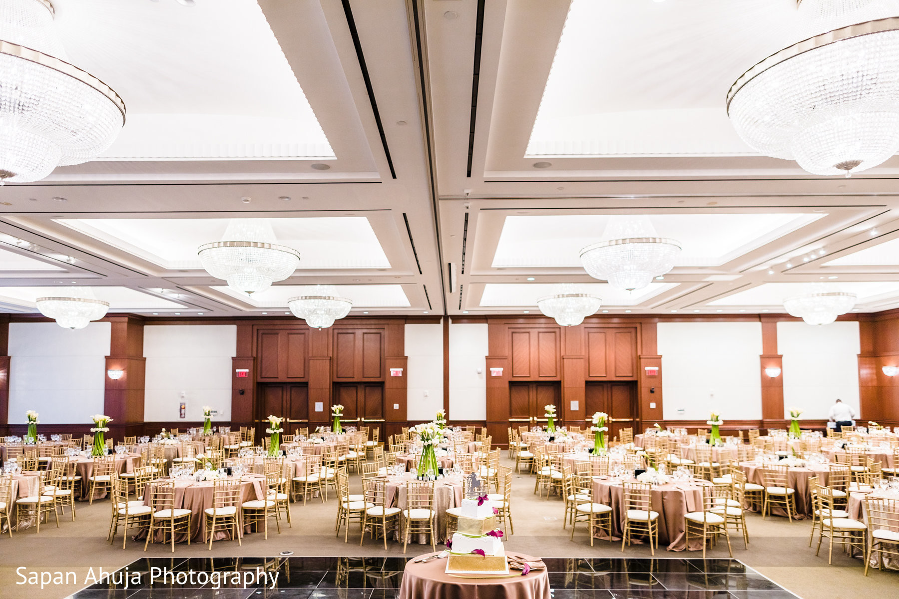 Dreamy indian wedding reception table set up. | Photo 161550