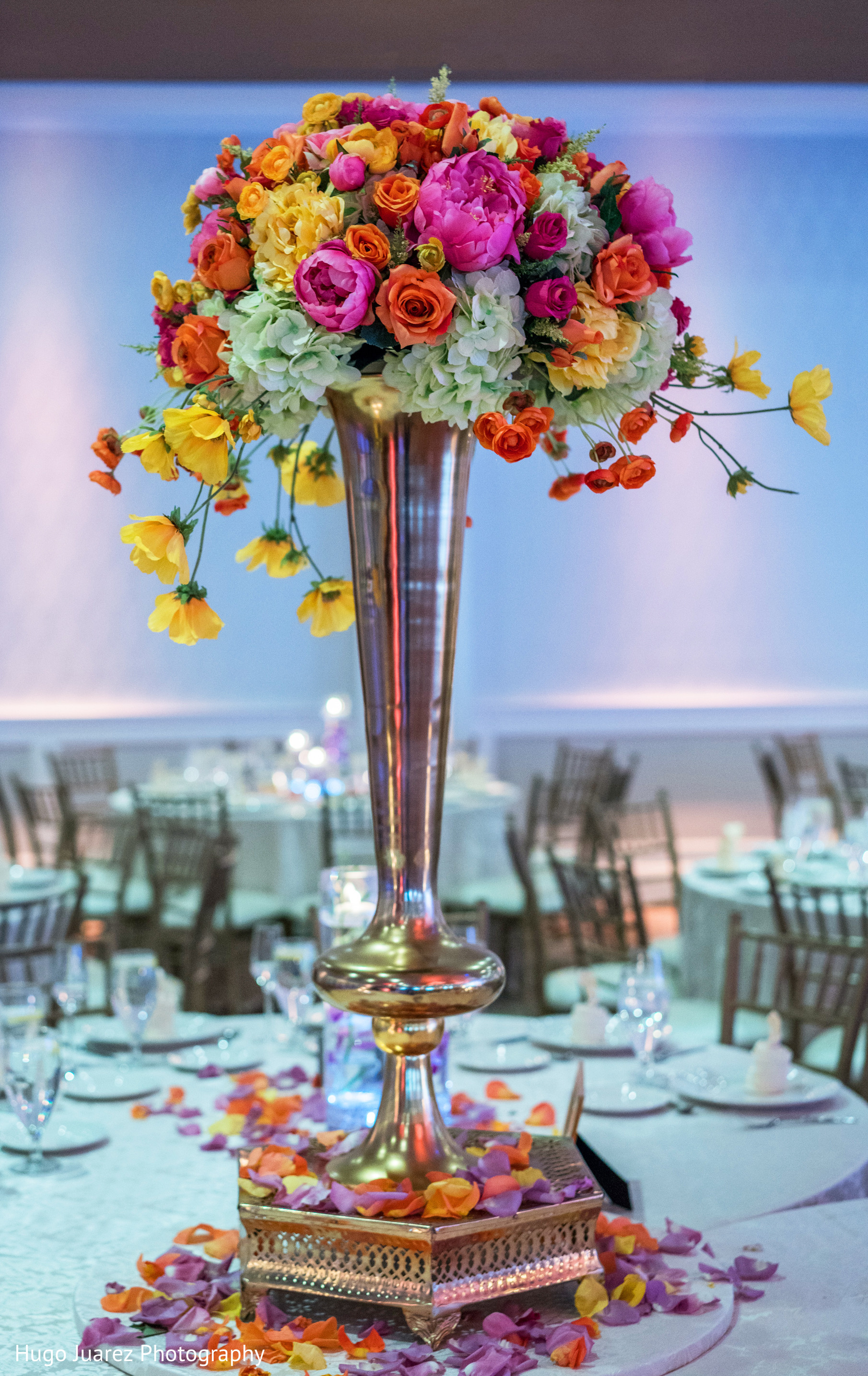 Graceful Indian wedding floral table centerpiece decoration. | Photo 164409