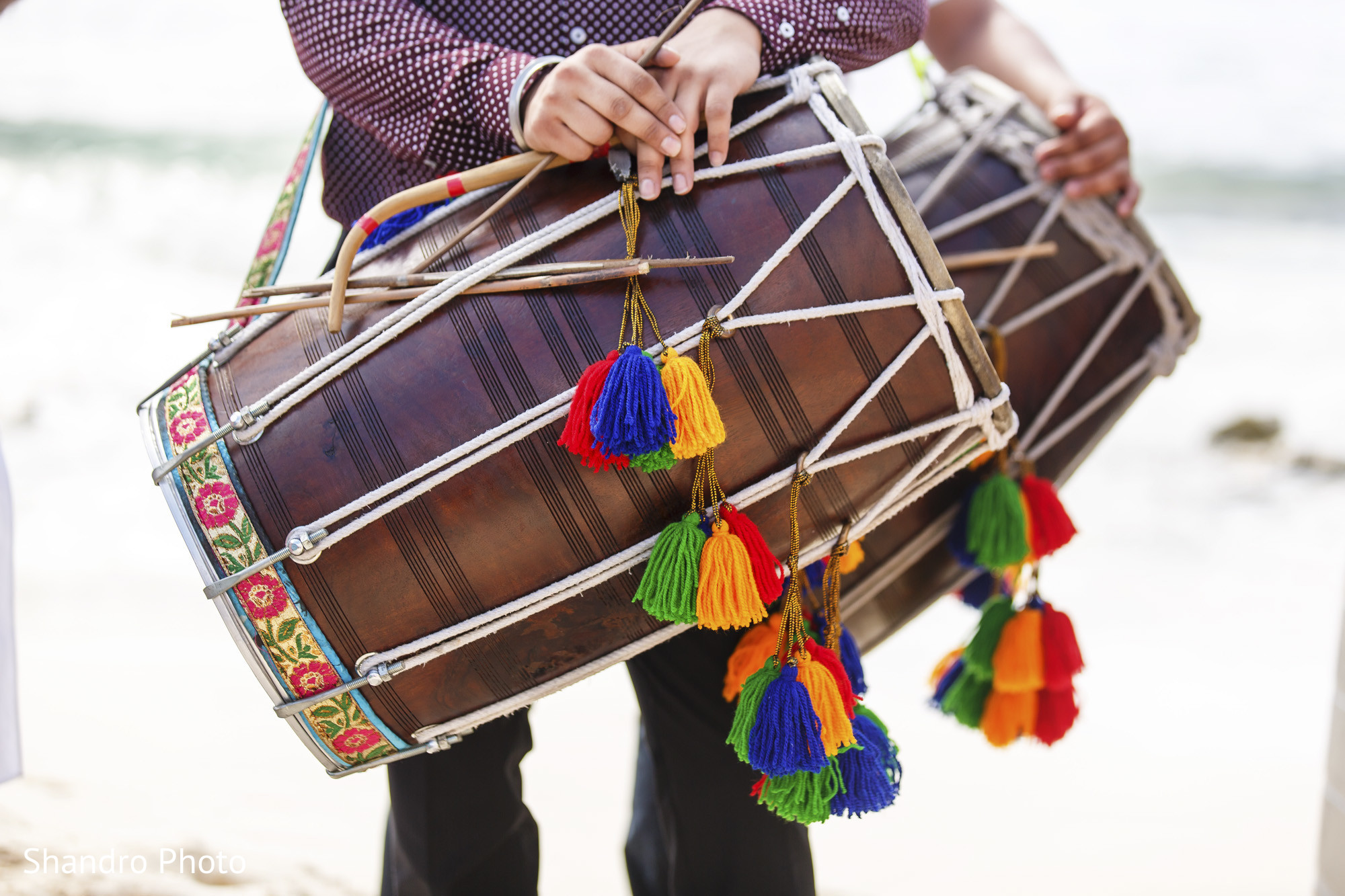 Dhol player during baraat | Photo 164667