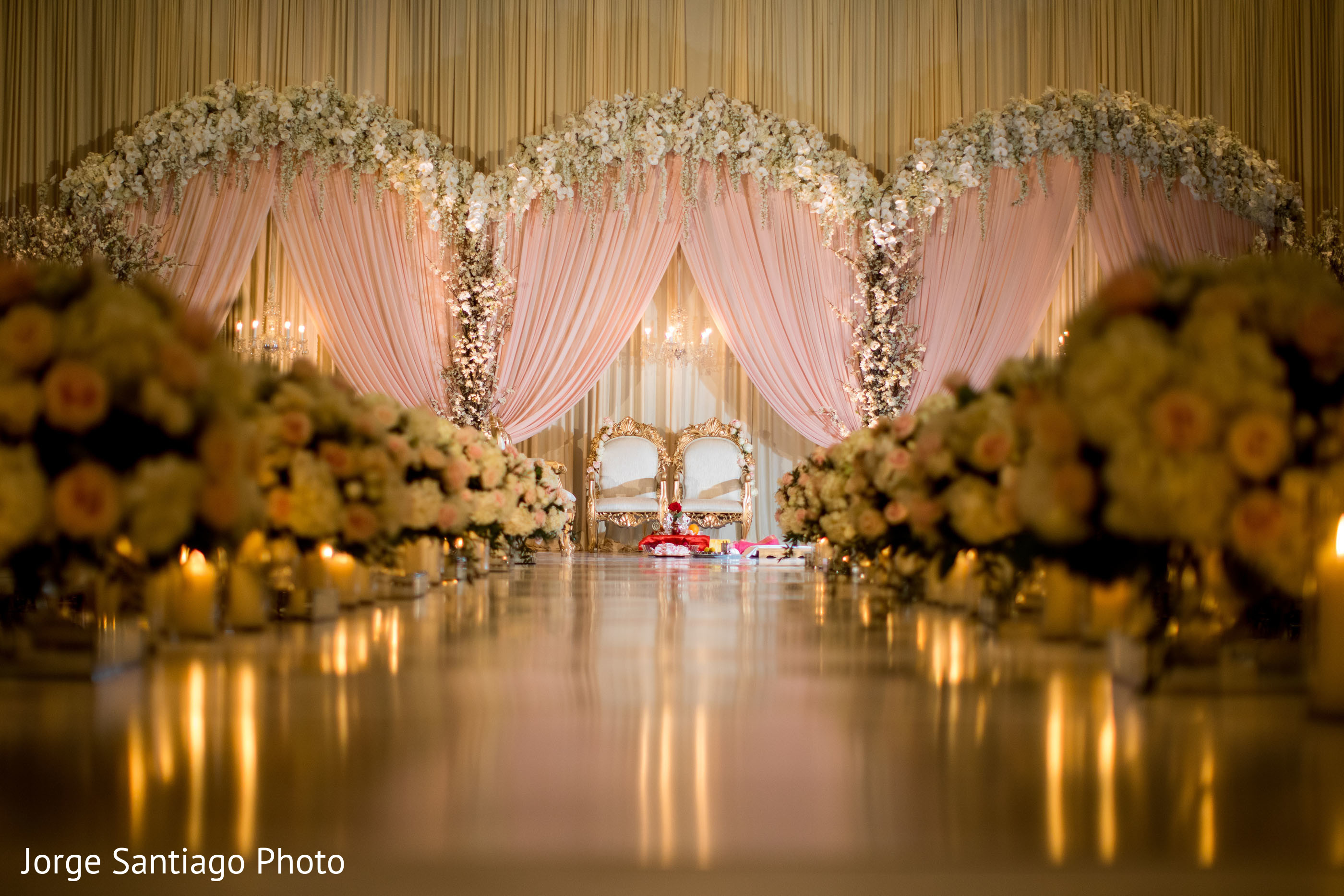 Dreamy indian wedding ceremony aisle decor | Photo 168435
