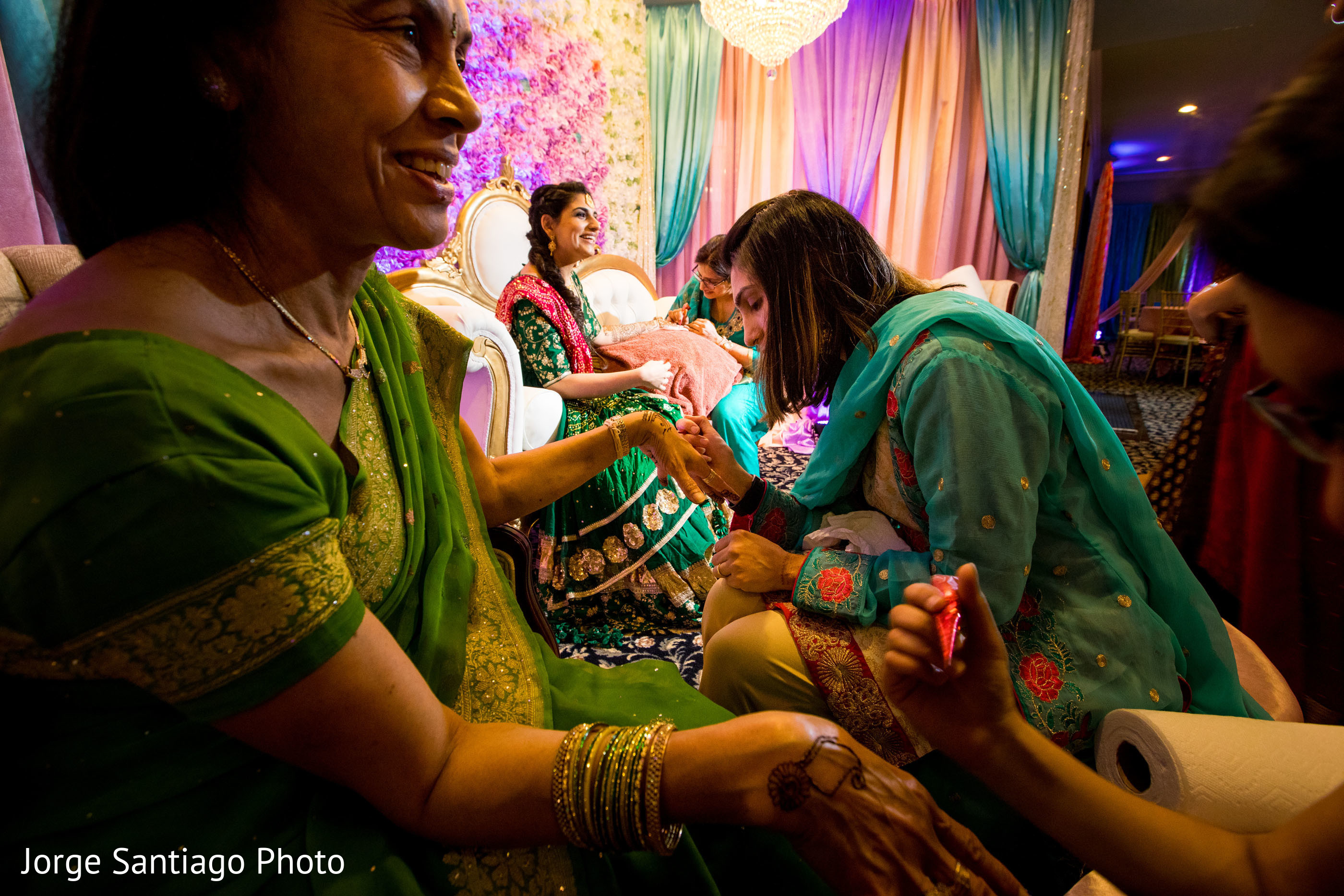 Mehndi artists at work | Photo 168447