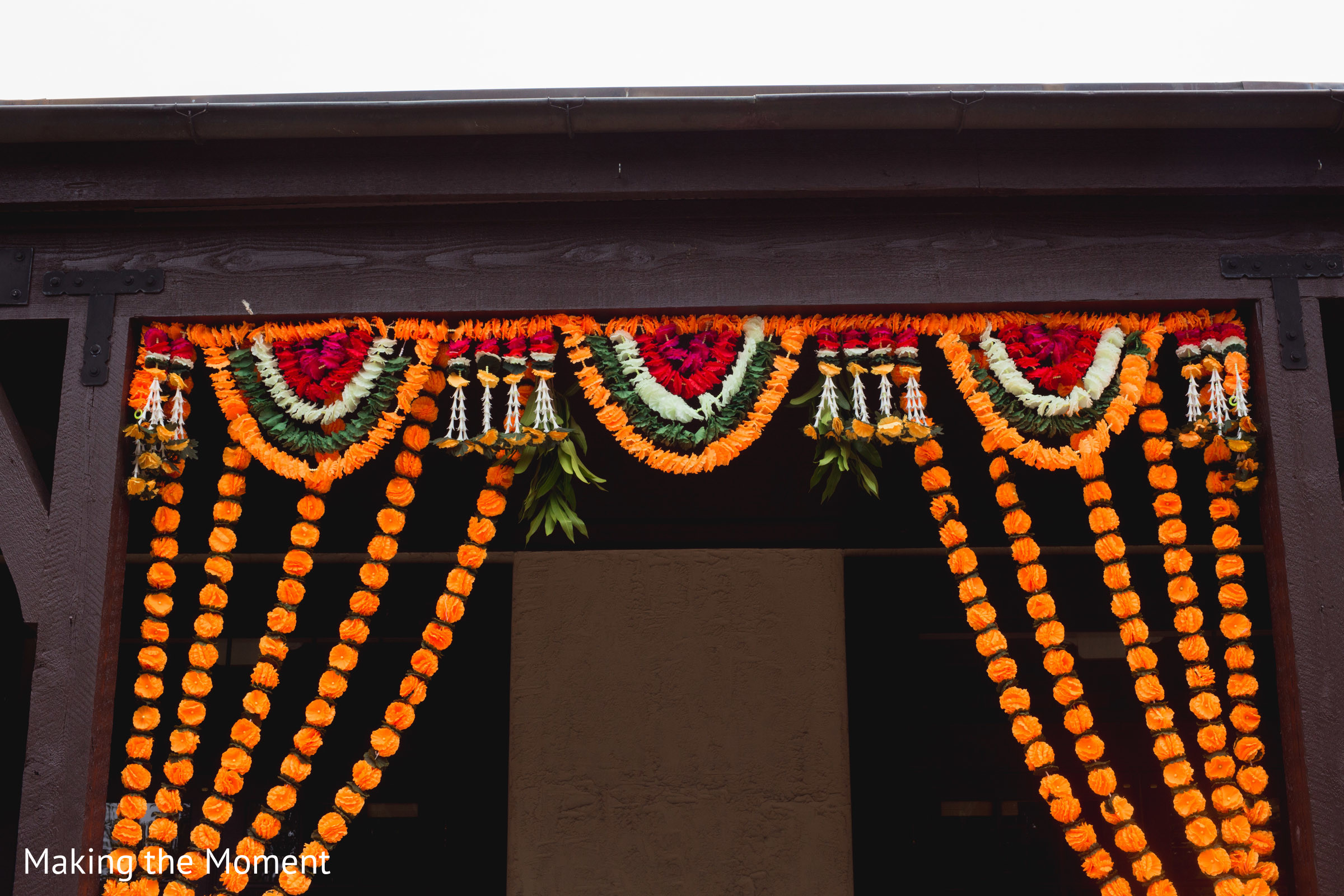 Dreamy Indian wedding ceremony flower decoration. | Photo 170414