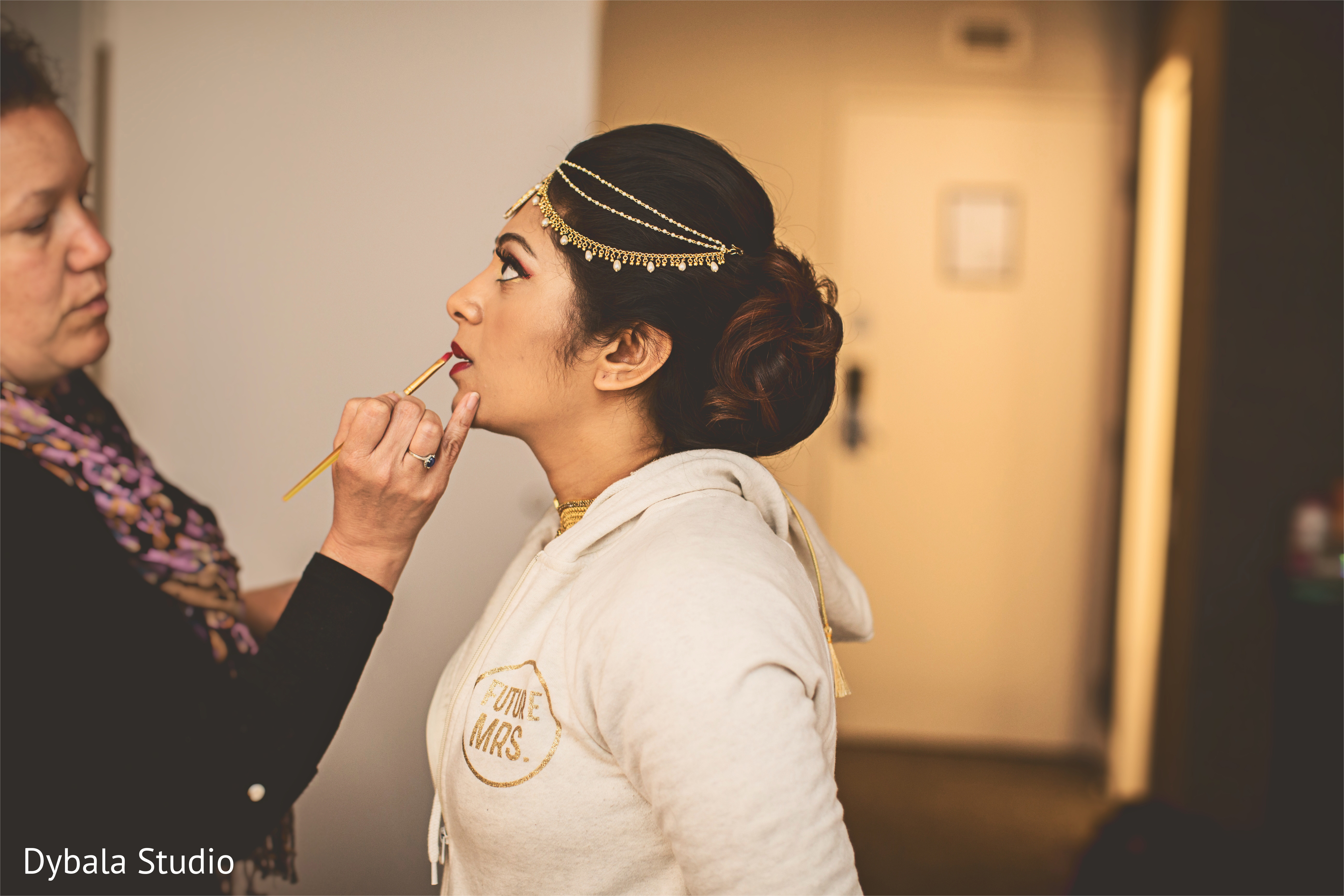 Lovely bride getting her makeup done | Photo 170752