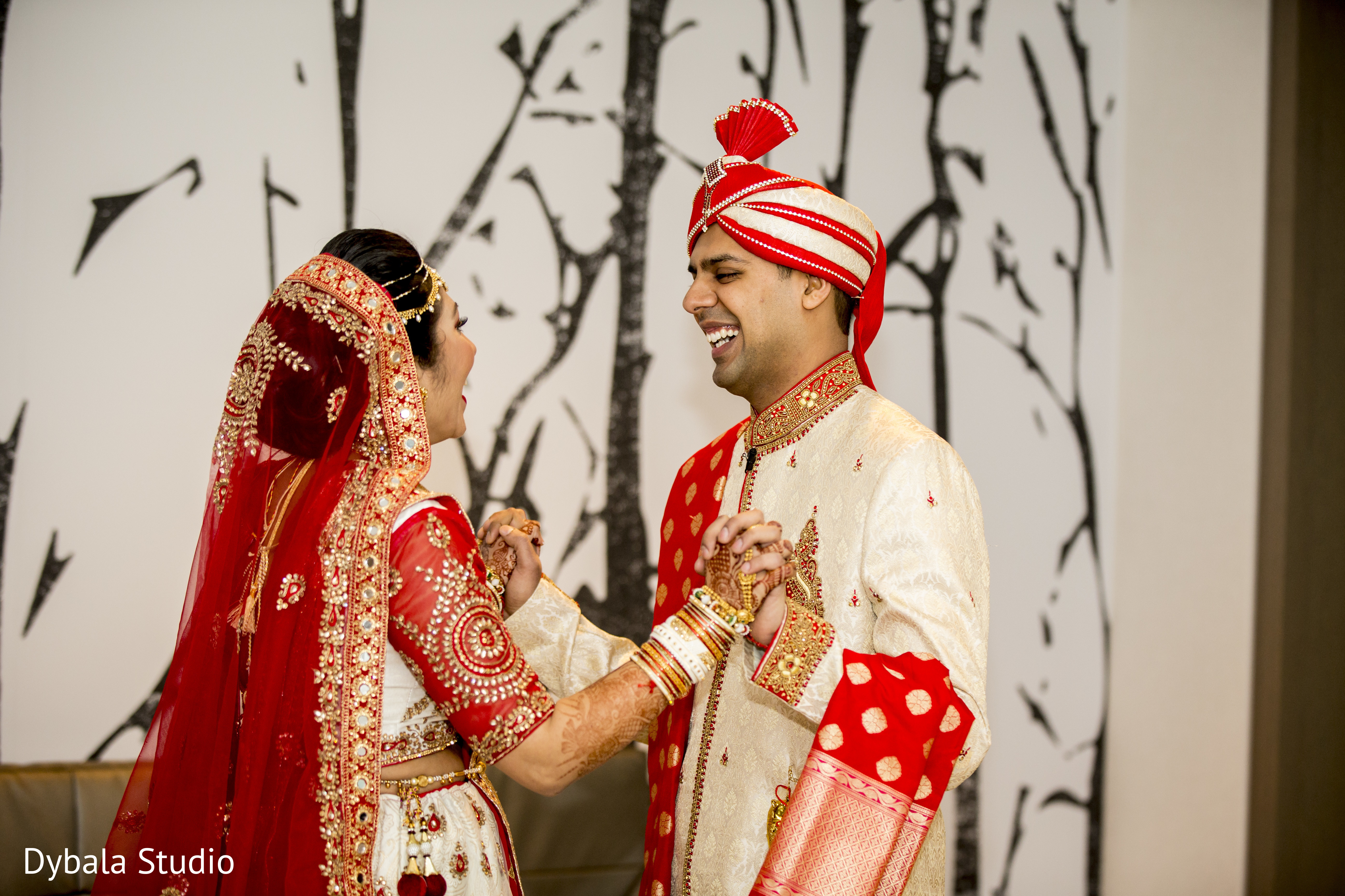 Heartwarming indian bride and groom's first look | Photo 170770