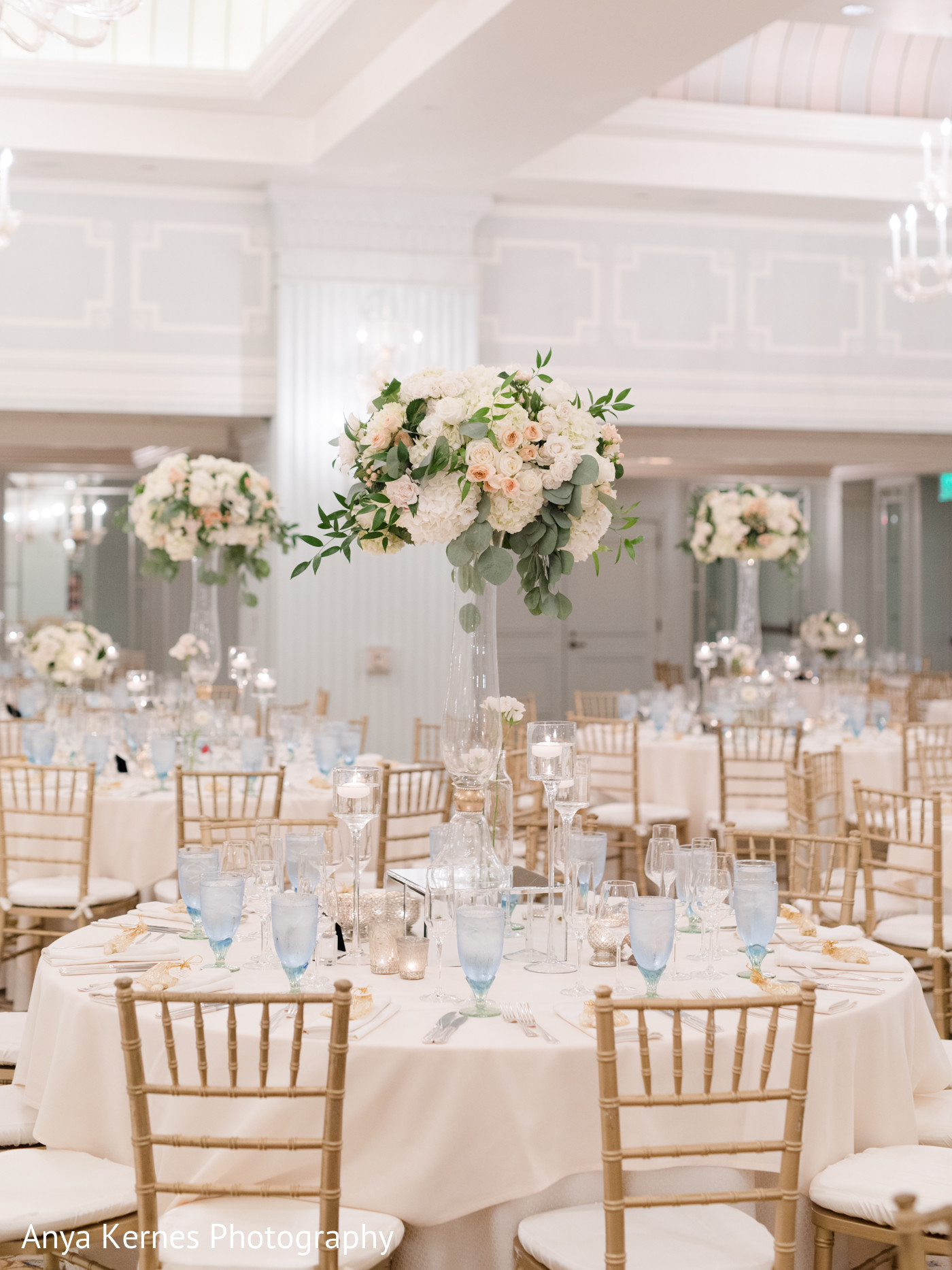 Perfect Indian wedding reception floral table decor. | Photo 171325