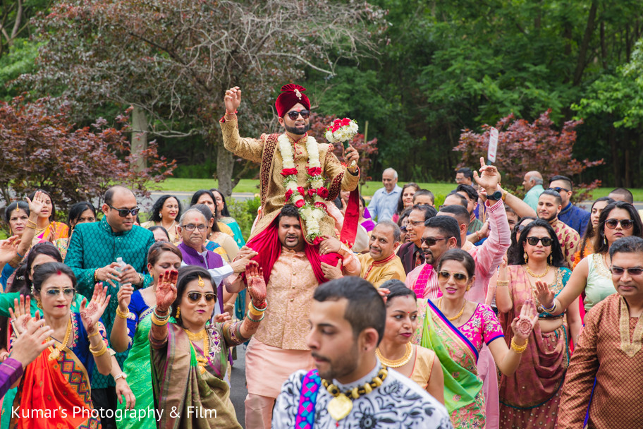 Indian groom's baraat procession. | Photo 171376