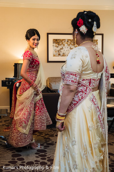 Gorgeous indian bride getting ready scene | Photo 171400