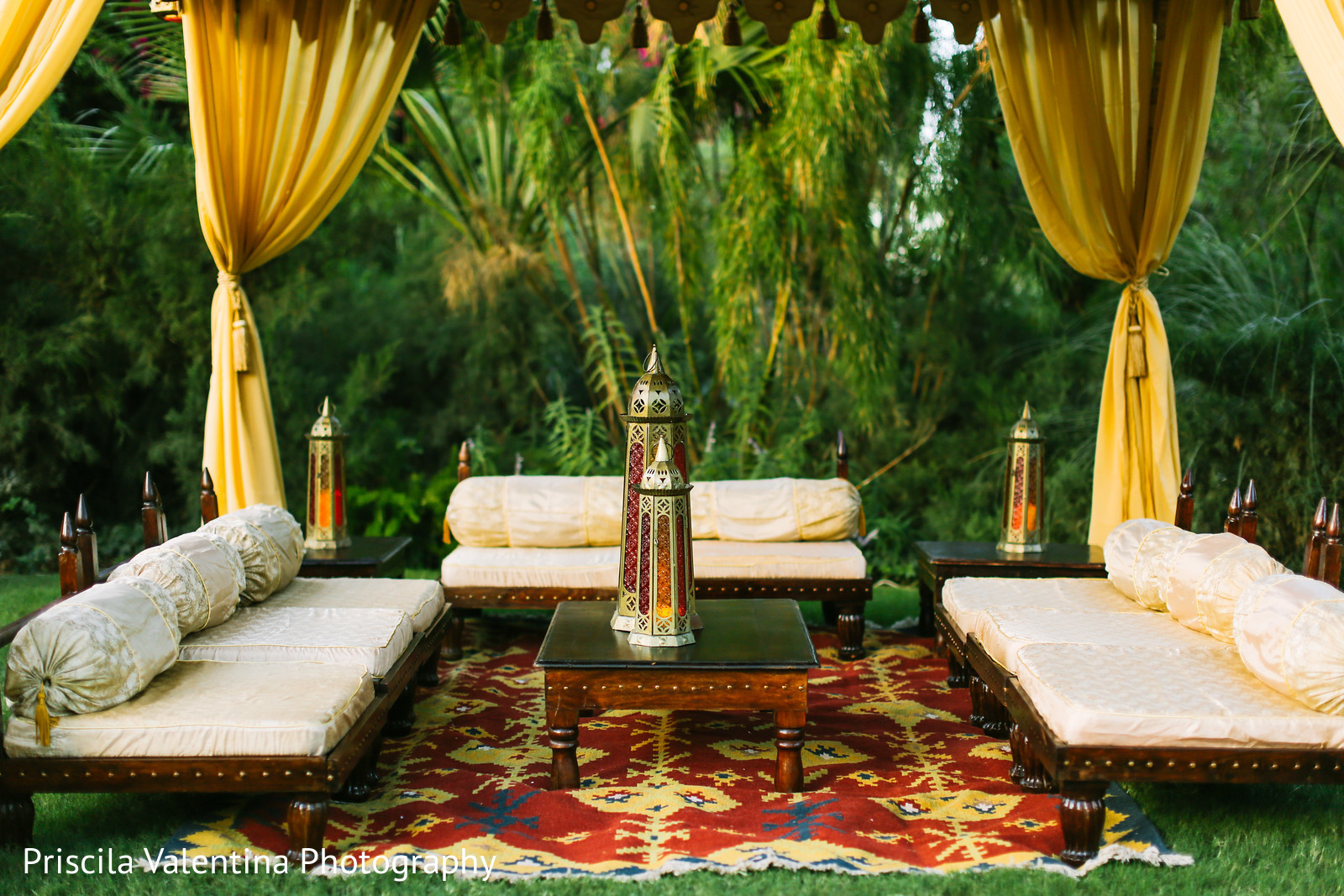 Elegant indian wedding reception stage decor | Photo 172318