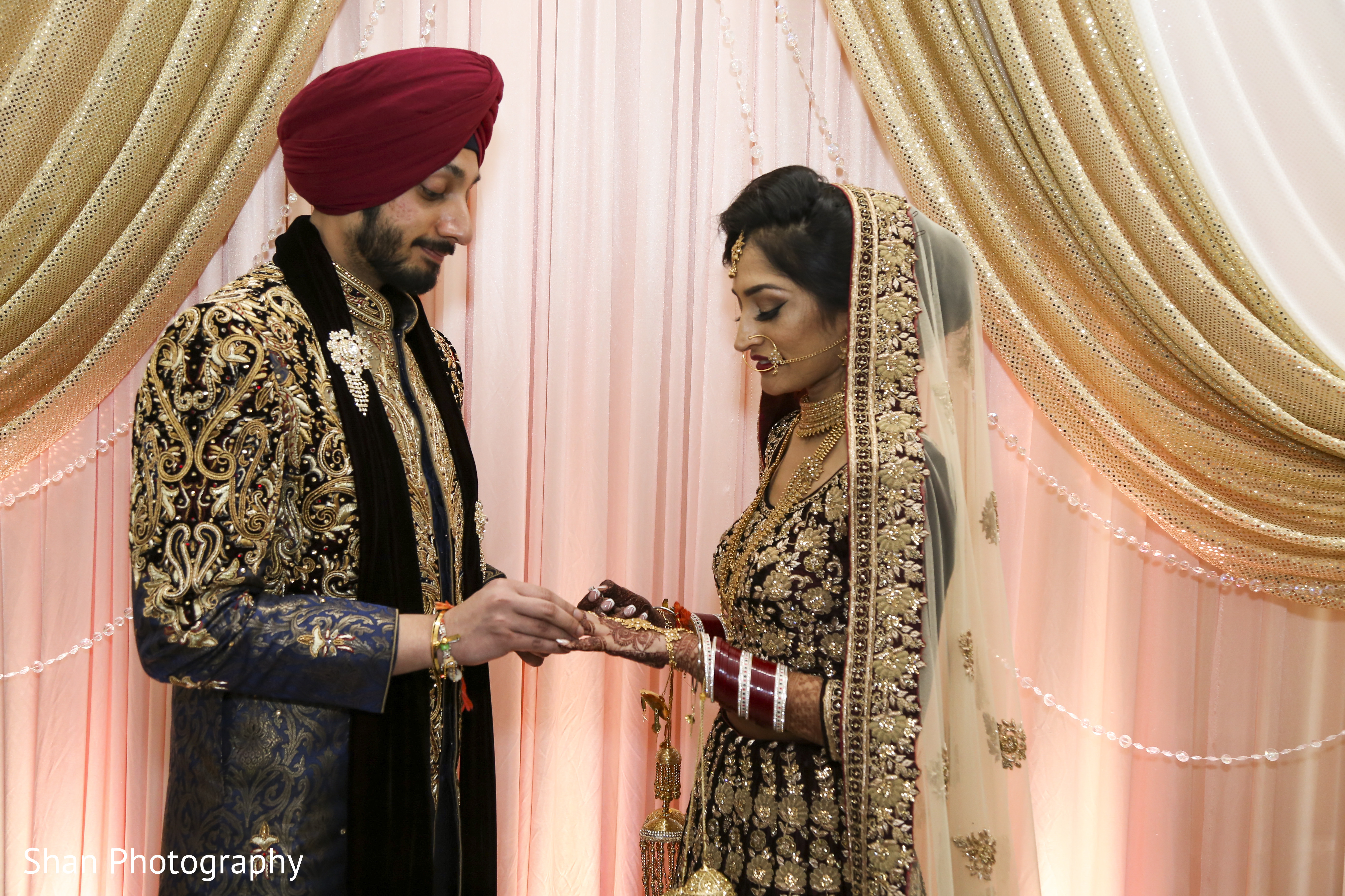 Charming indian bride and groom | Photo 179287