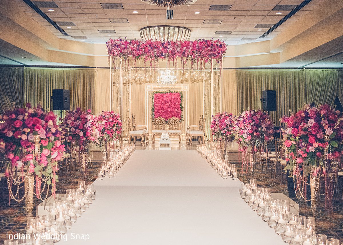 Dreamy indian wedding ceremony venue decor | Photo 180412