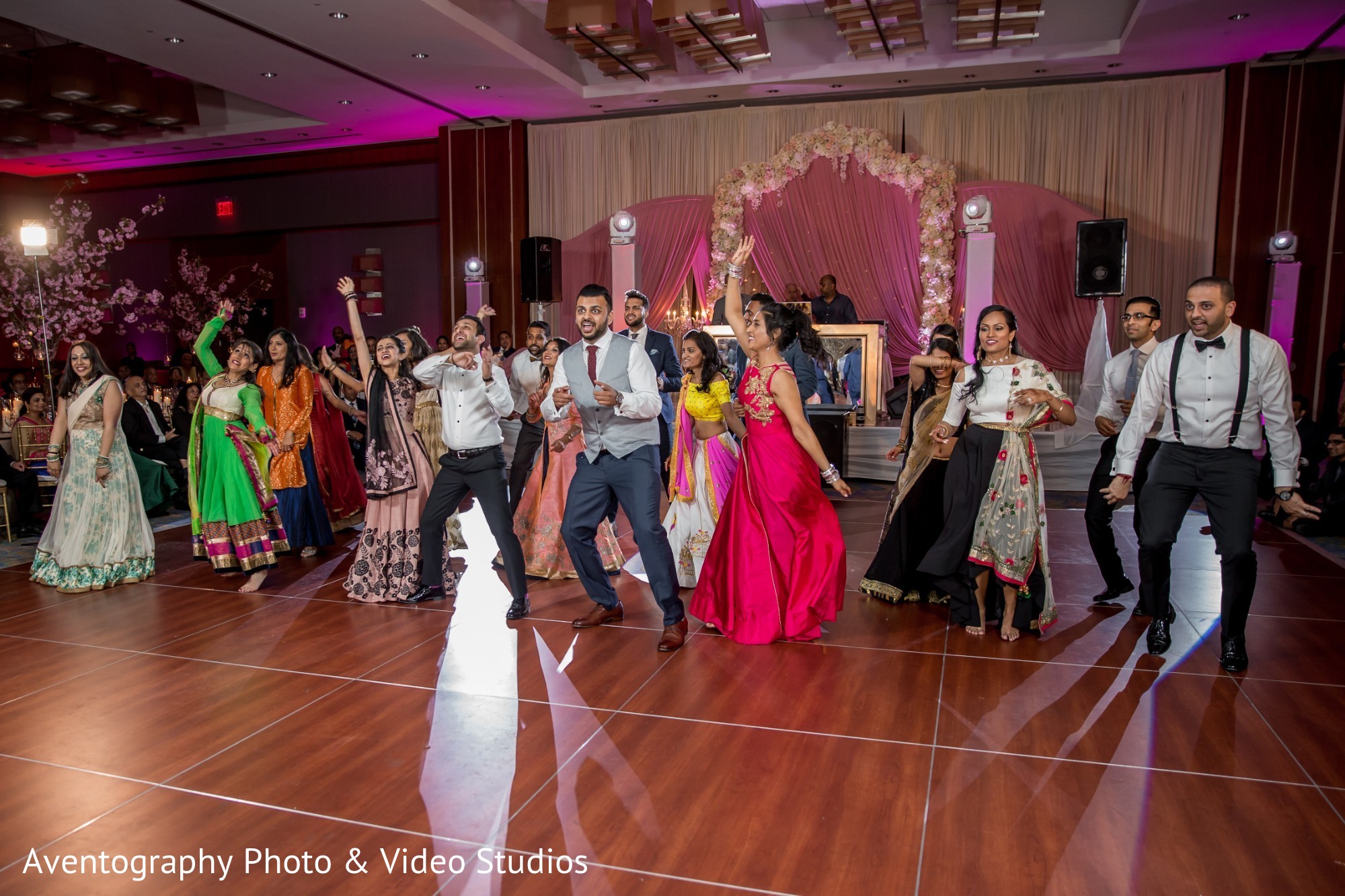 Joyful indian performance during wedding ceremony | Photo 180709