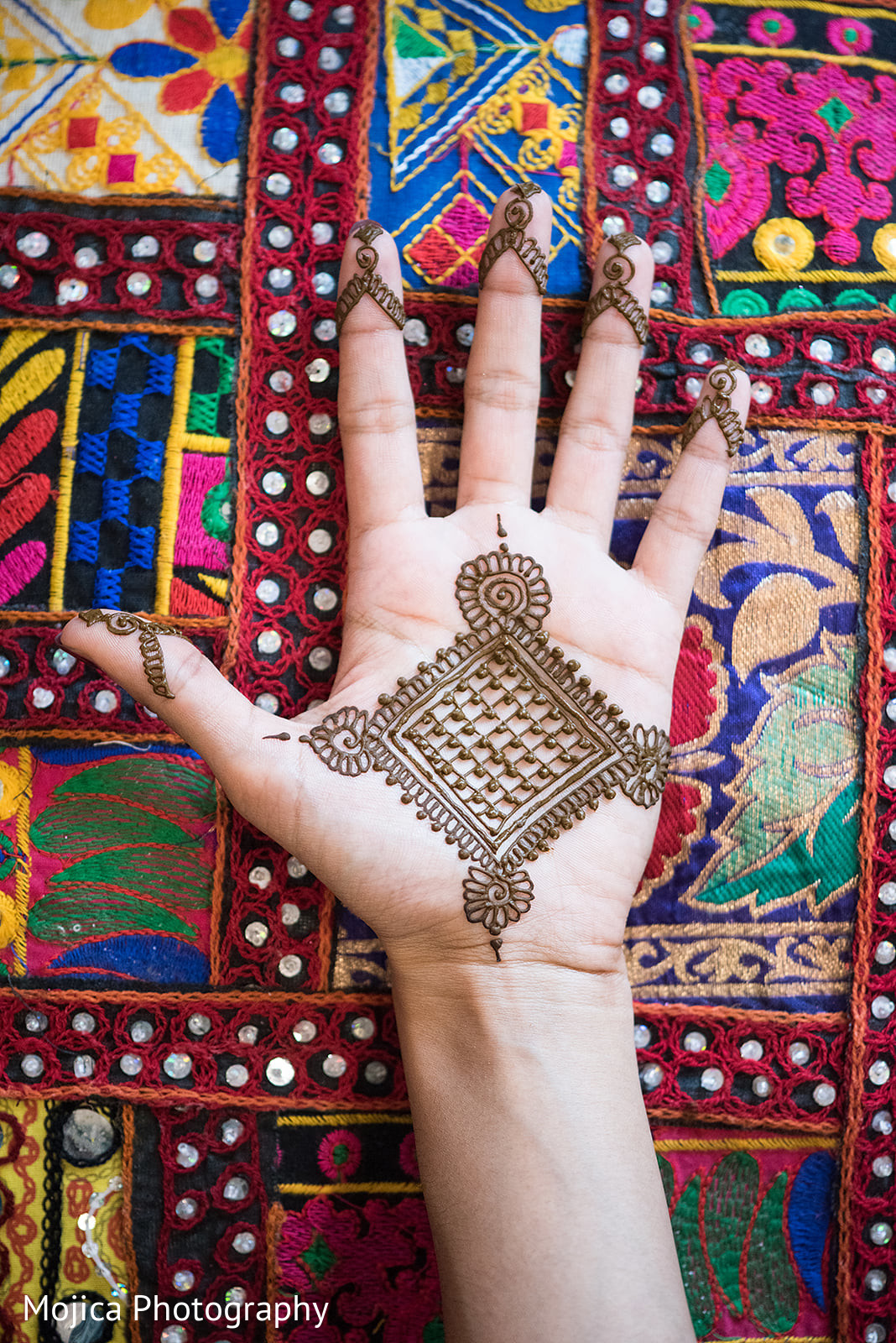 Traditional henna art design for Indian wedding. | Photo 183379