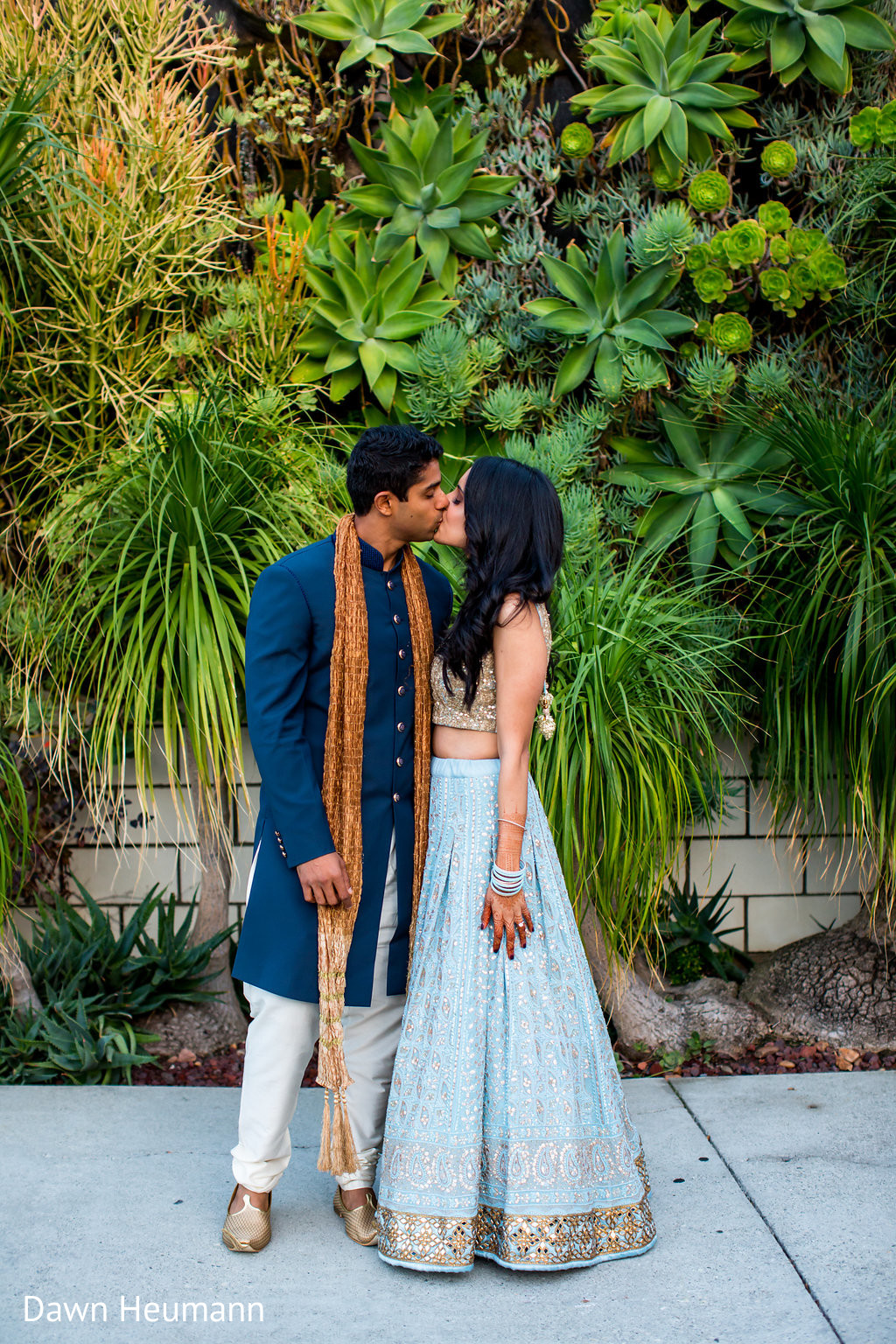 Amazingly heartfelt Indian bride and groom photo session. | Photo 185013