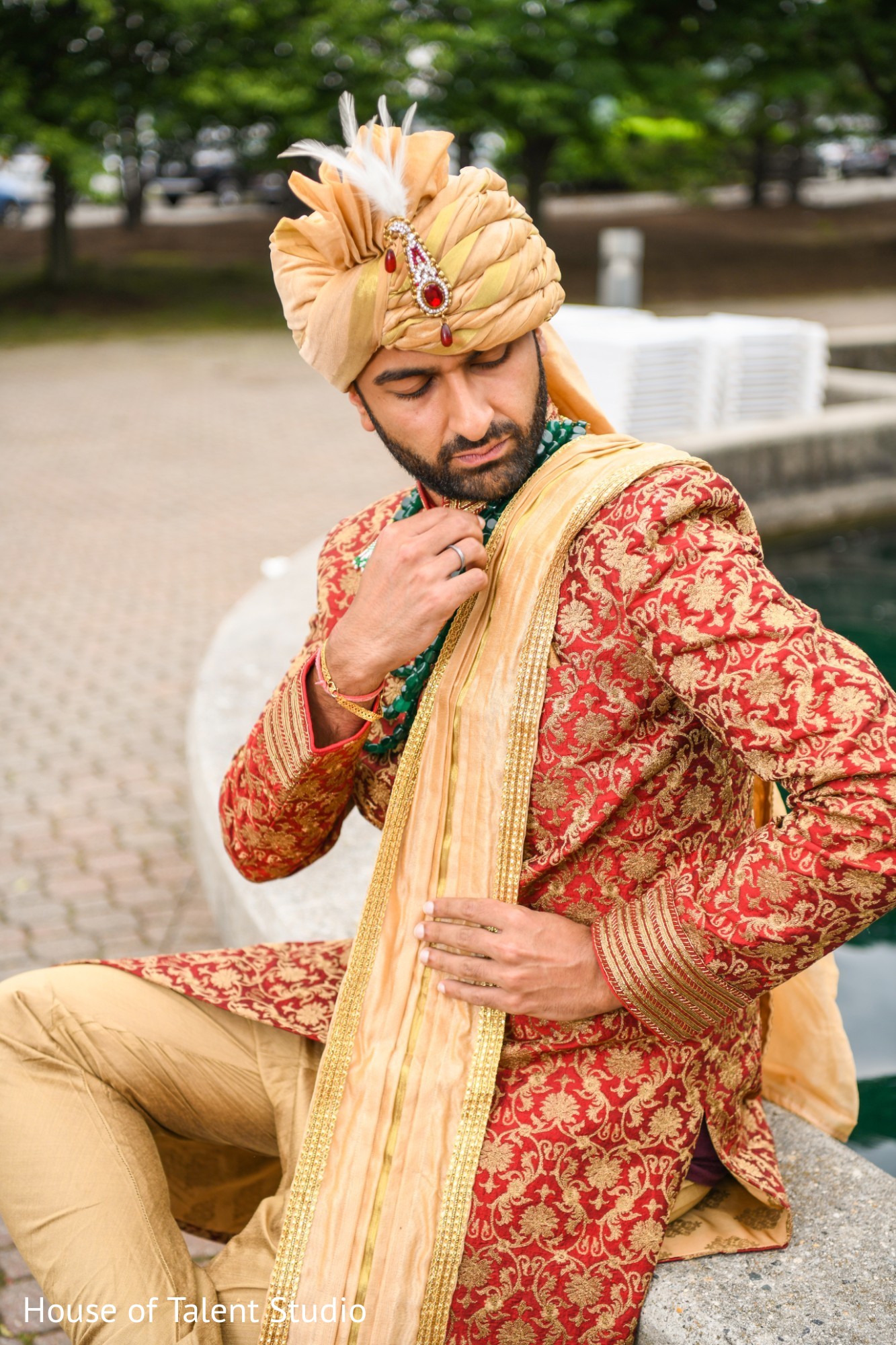 Indian groom checking his outfit | Photo 187434