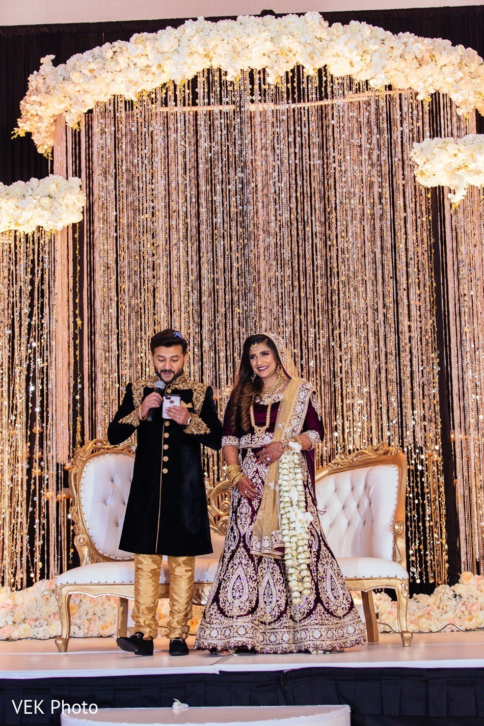 Indian newlyweds address the guests at the reception. | Photo 187919