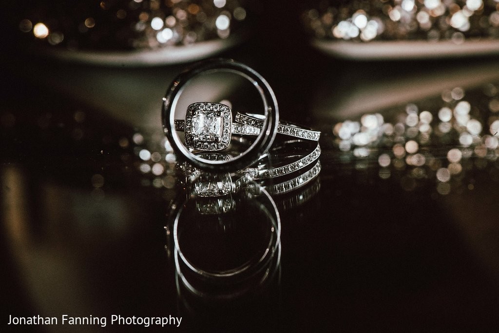Stunning Indian wedding rings close up capture. | Photo 192641