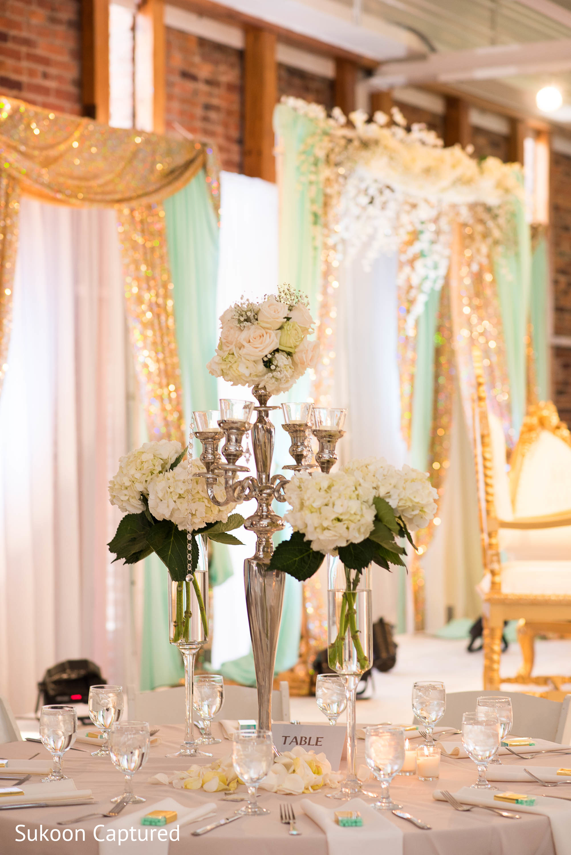 Elegant indian wedding table centerpiece chandelier. | Photo 192954