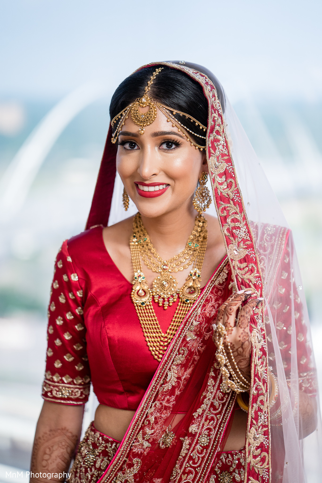 Beautiful Indian bride portrait wearing the sari | Photo 193624