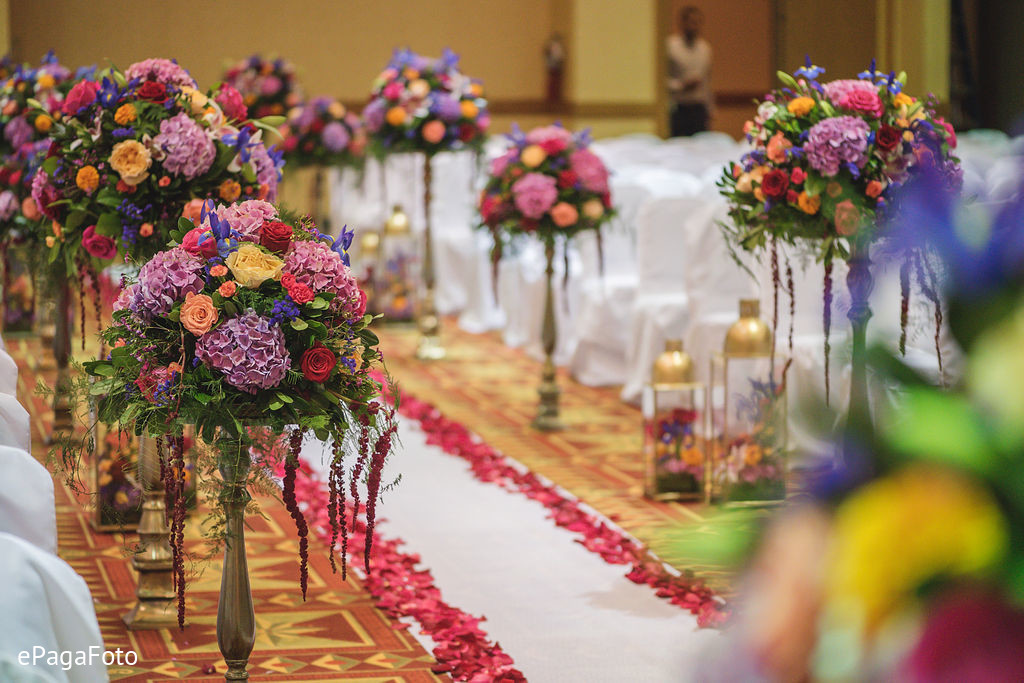Admirable Indian wedding flowers aisle decoration. | Photo 194233
