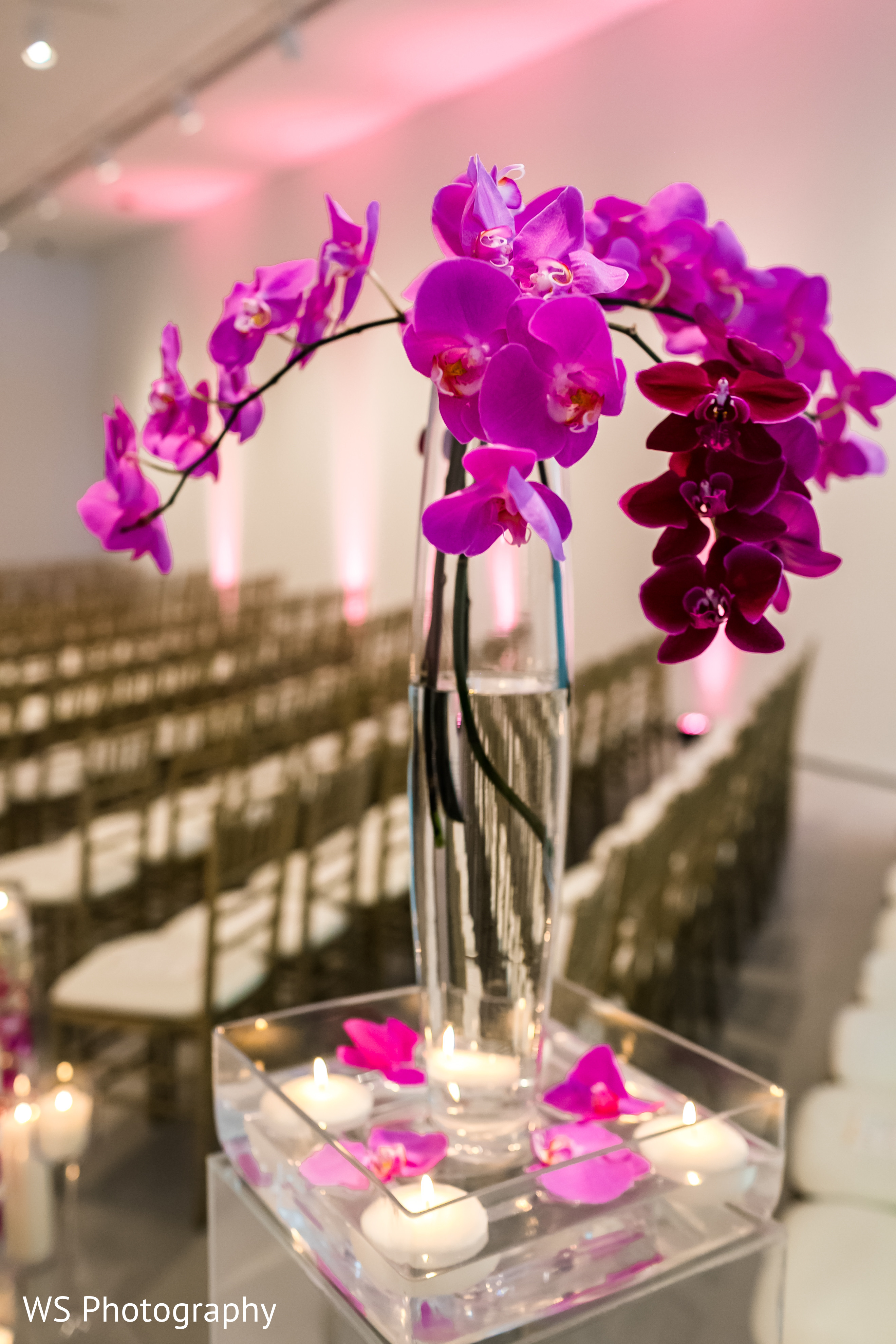 Creative floral decor. | Photo 194421