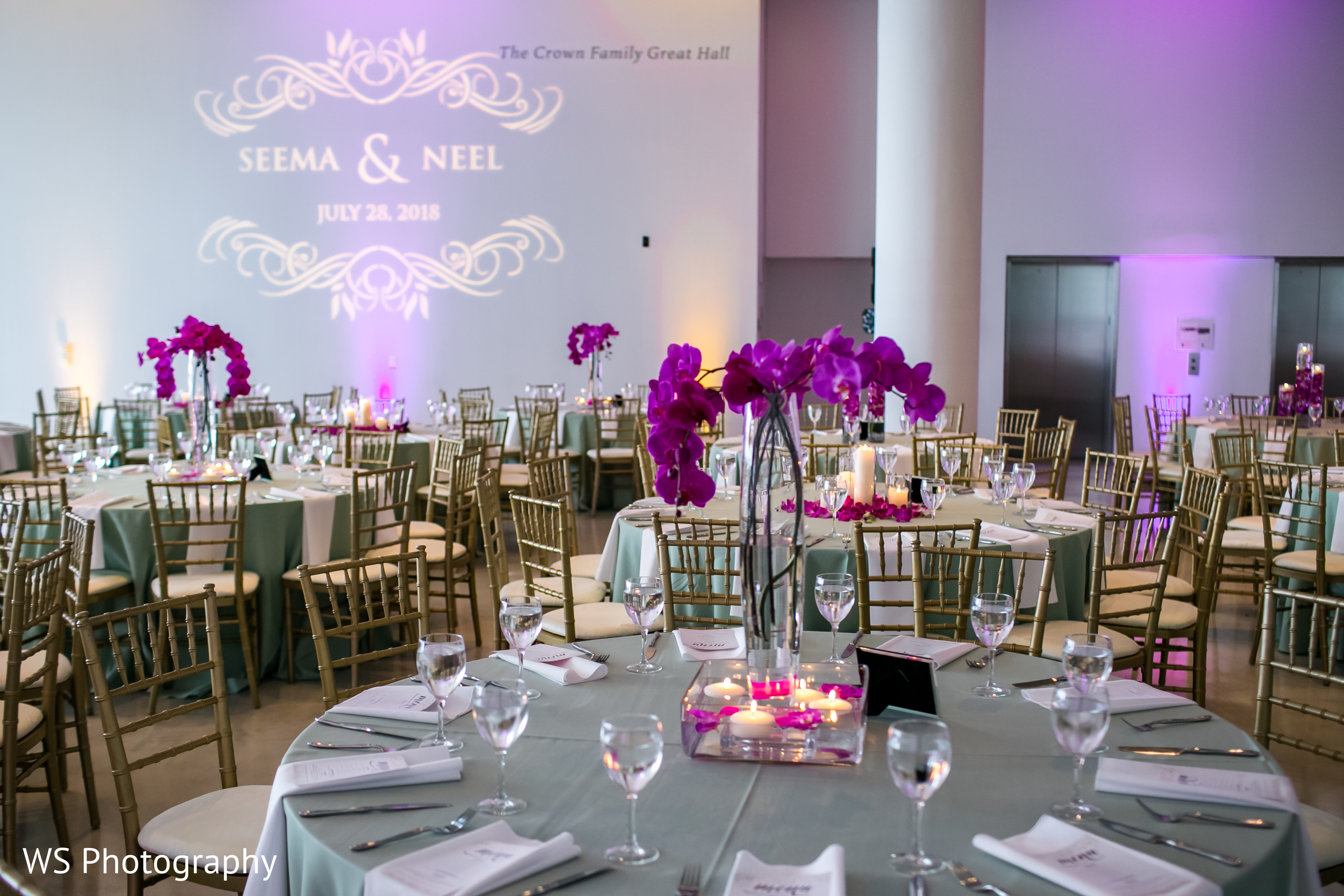 Perfect indian wedding reception floral decor. | Photo 194476