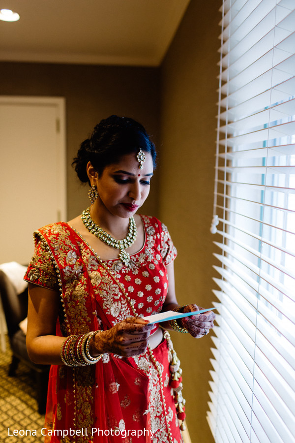 Details of the sari and mehndi design on the maharani | Photo 194725