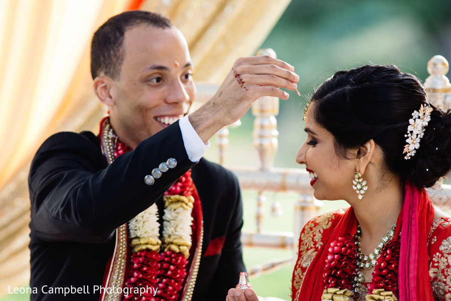 Indian wedding rituals continue between the couple | Photo 194789
