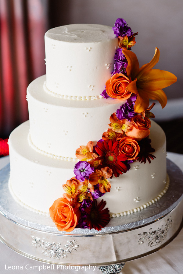 Detail of the delicious Indian wedding cake at the reception | Photo 194811