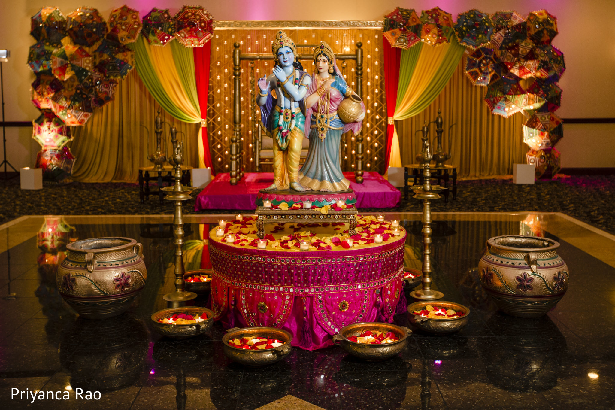 Marvelous Indian gods statues decoration. | Photo 194839