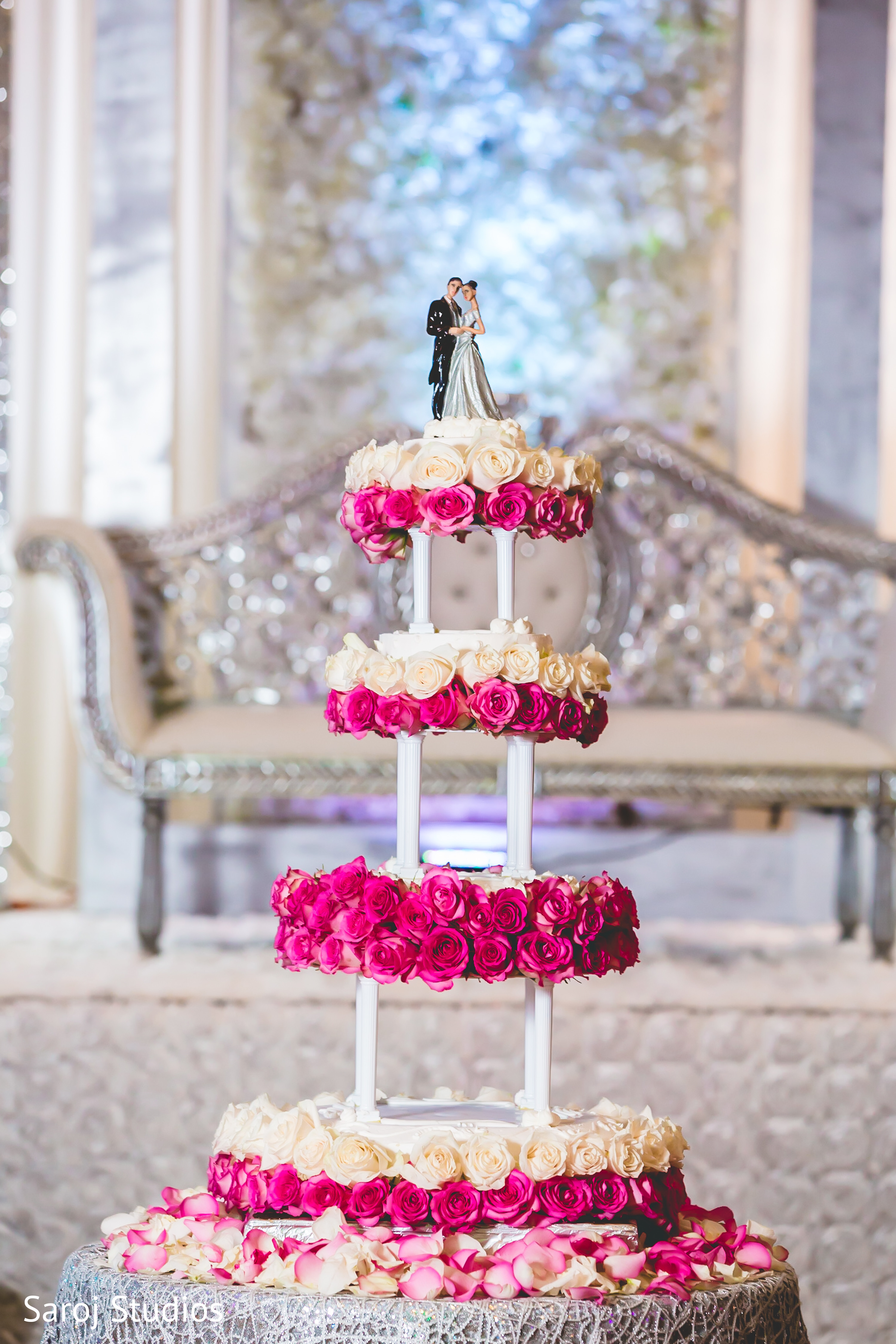 Amazing decoration of the Indian wedding cake | Photo 195059