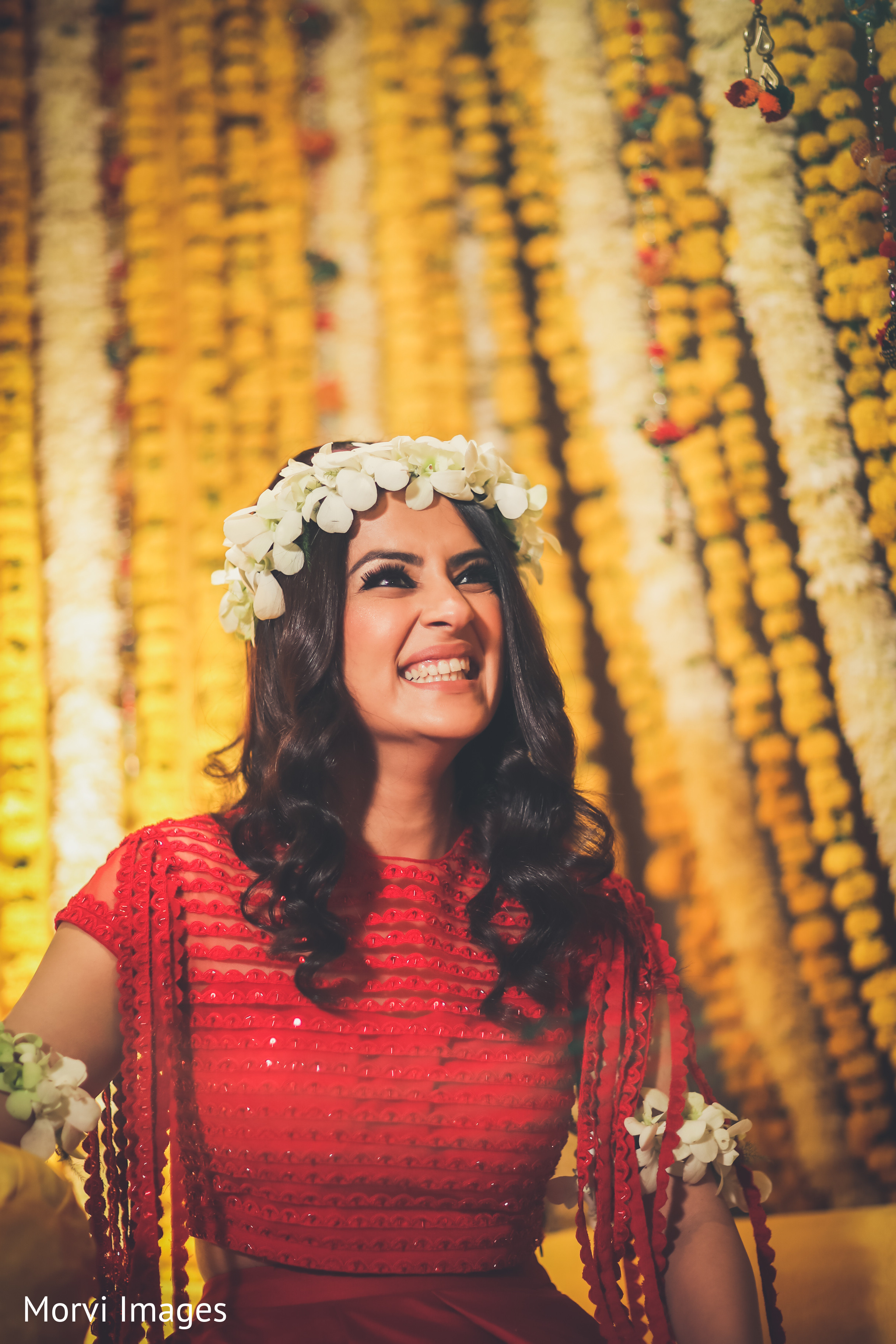 Joyful Indian bridal mehndi party. | Photo 196901