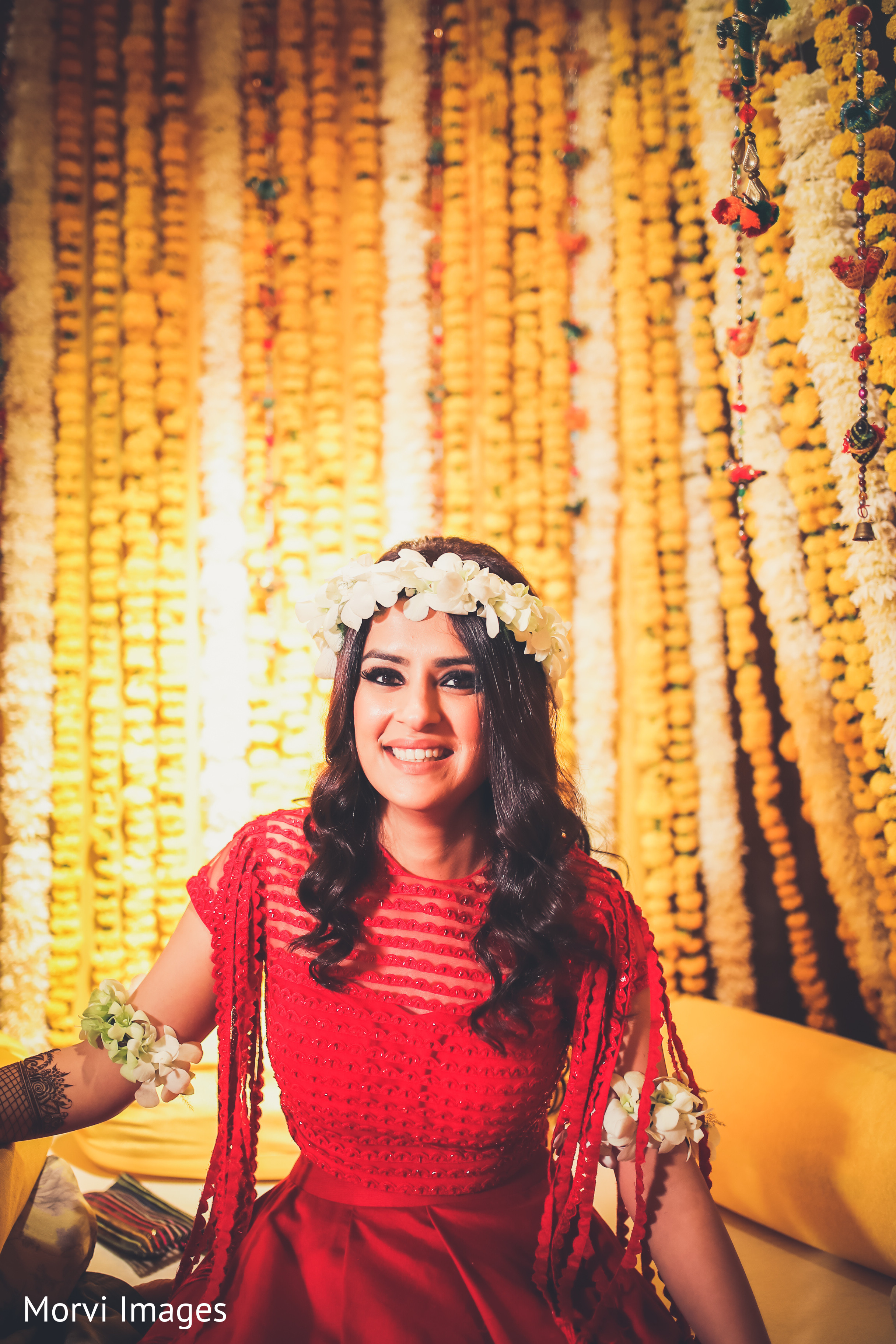 Radiant Indian bride at her mehndi party. | Photo 196903
